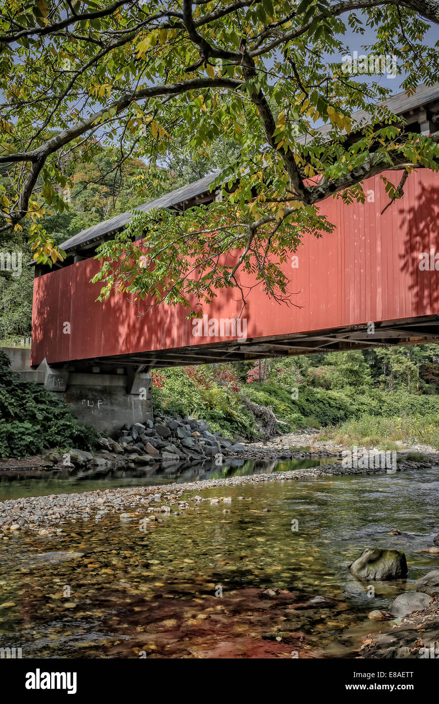 Old red covered bridge hi-res stock photography and images - Alamy