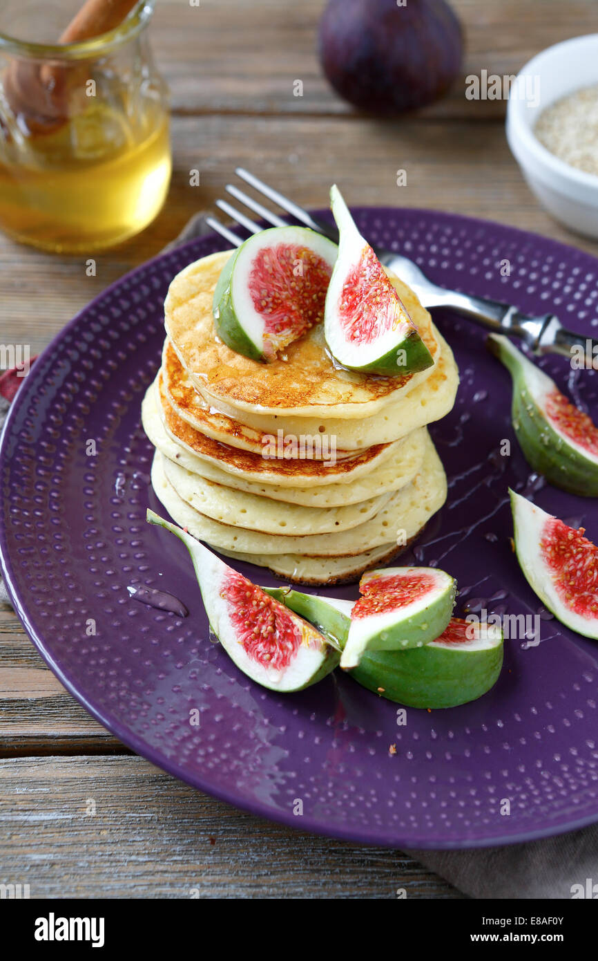 Pancakes with figs on a plate, delicious food Stock Photo - Alamy