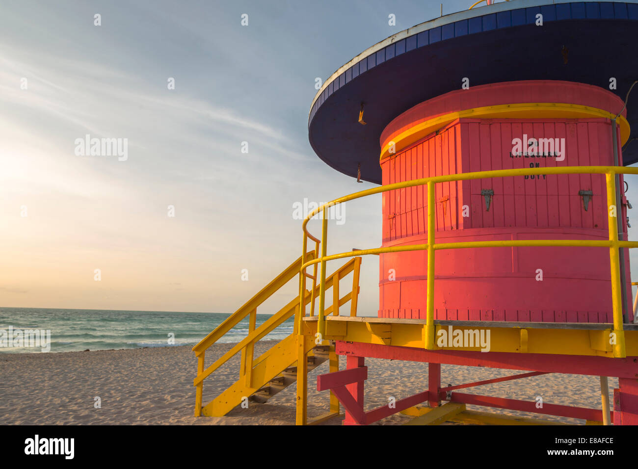 TENTH STREET CLASSIC ART DECO LIFEGUARD TOWER (©WILLIAM LANE 2016 ...