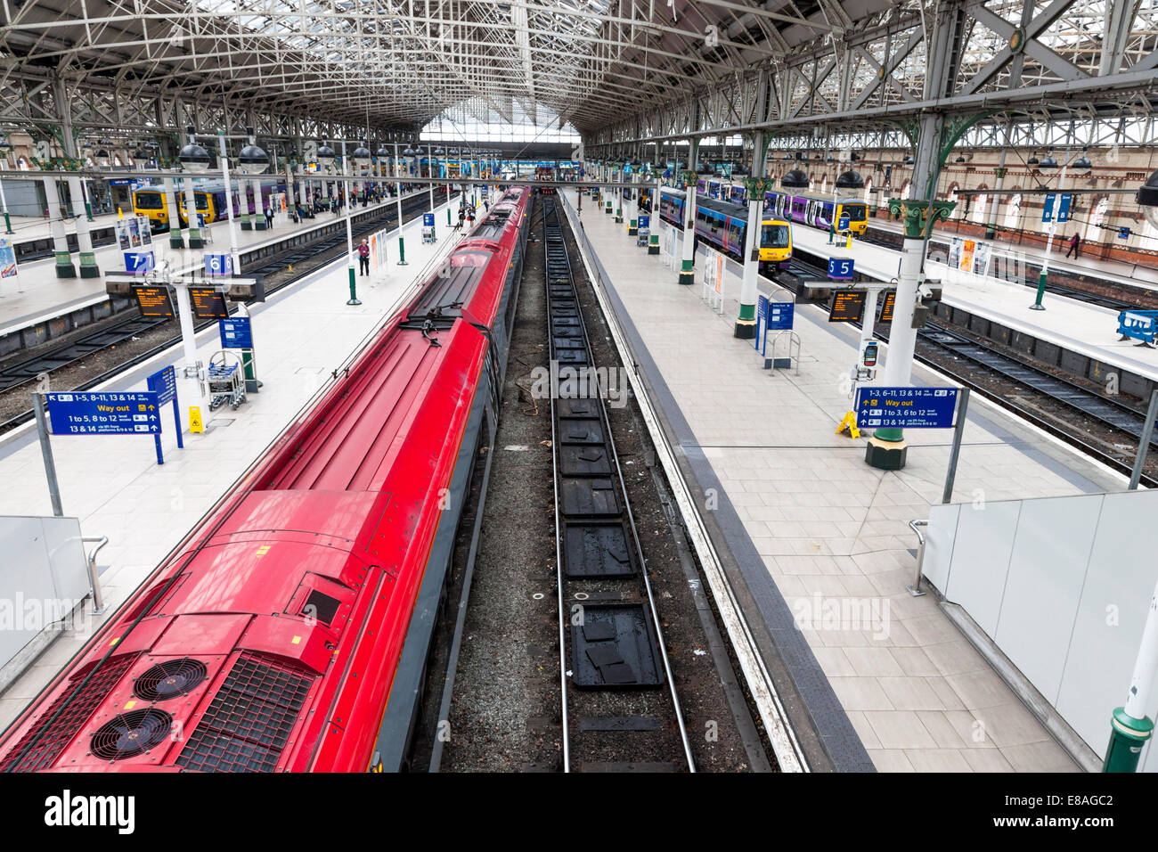 Manchester Piccadilly Train Station, Manchester, England, UK Stock ...