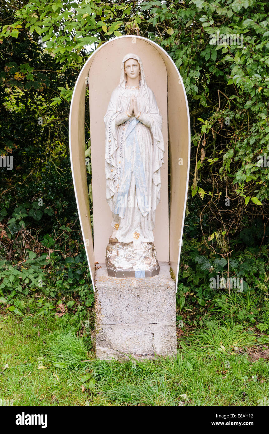 Statue of mary in a grotto hi-res stock photography and images - Alamy