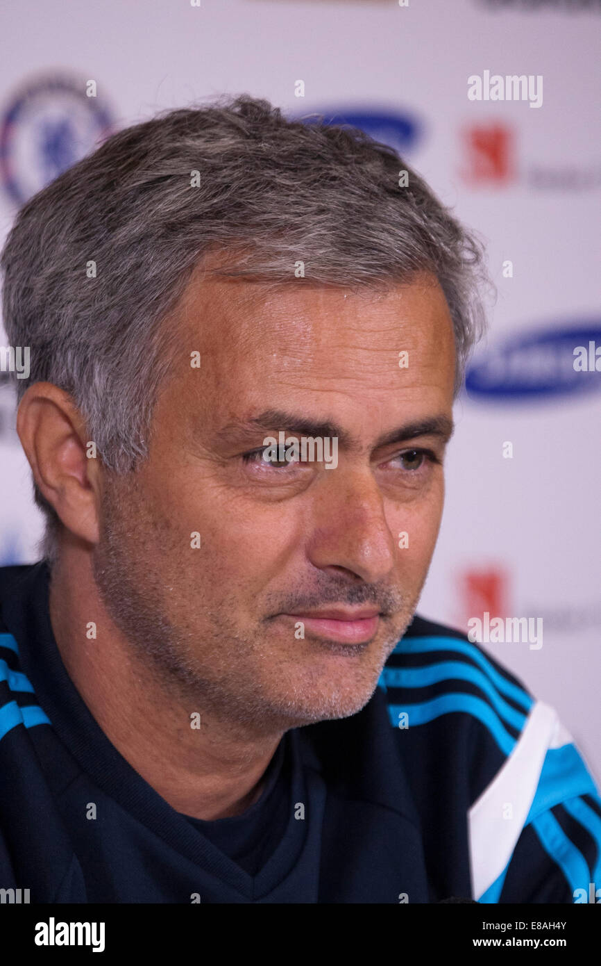 Arsenal Football Club Coach High Resolution Stock Photography and ...