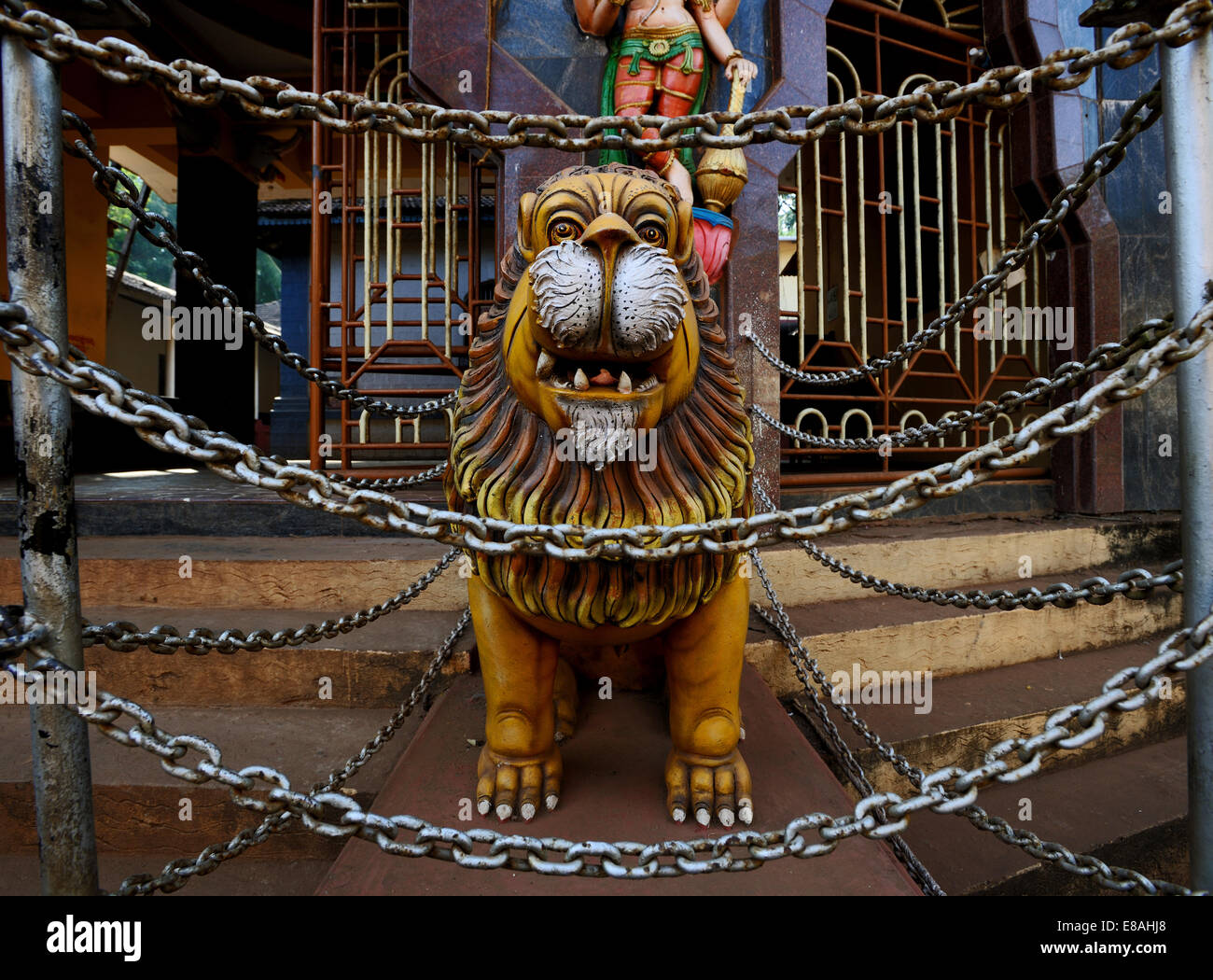 India lion temple statue hi-res stock photography and images - Alamy
