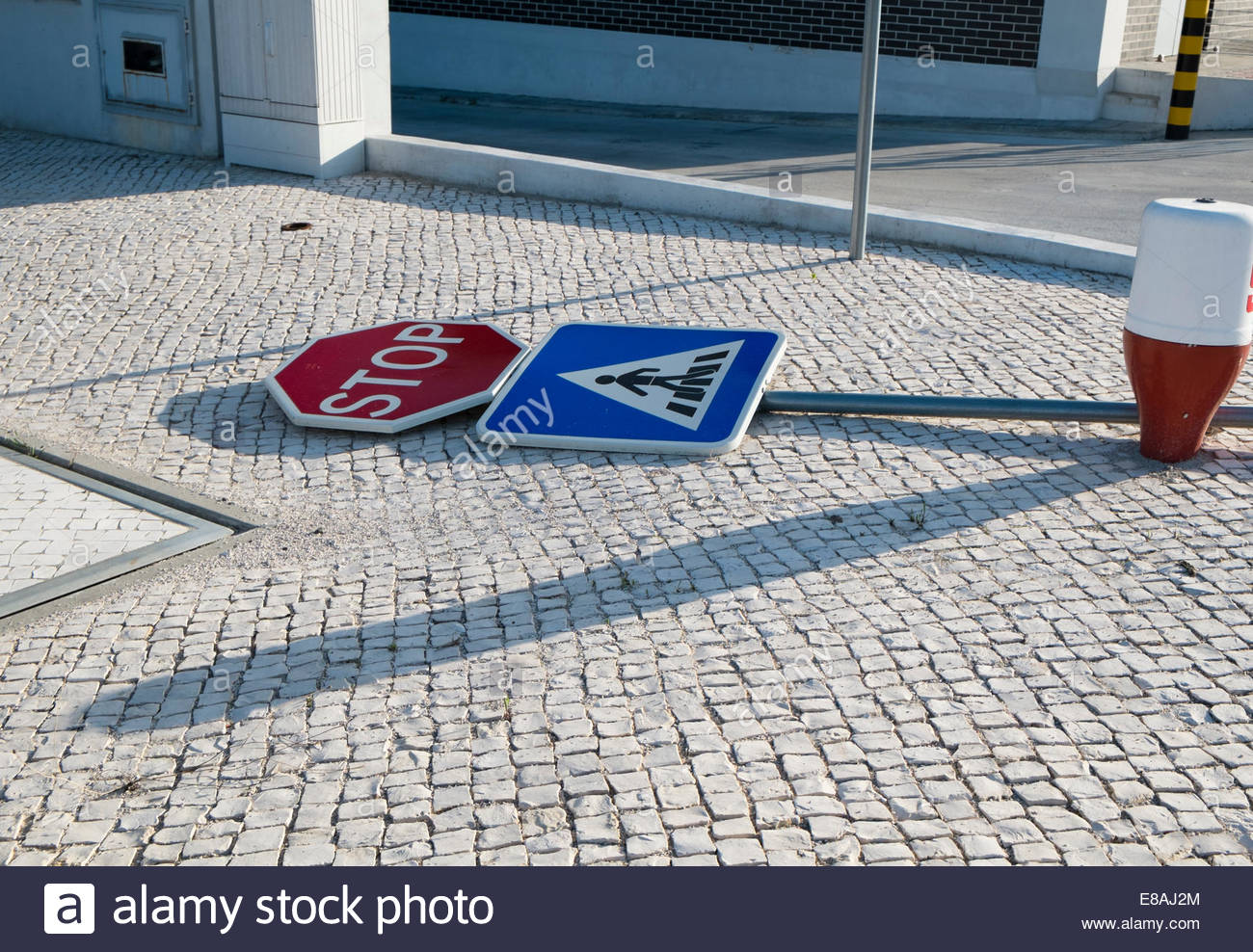 Vehicle Crossing Sign High Resolution Stock Photography and Images - Alamy