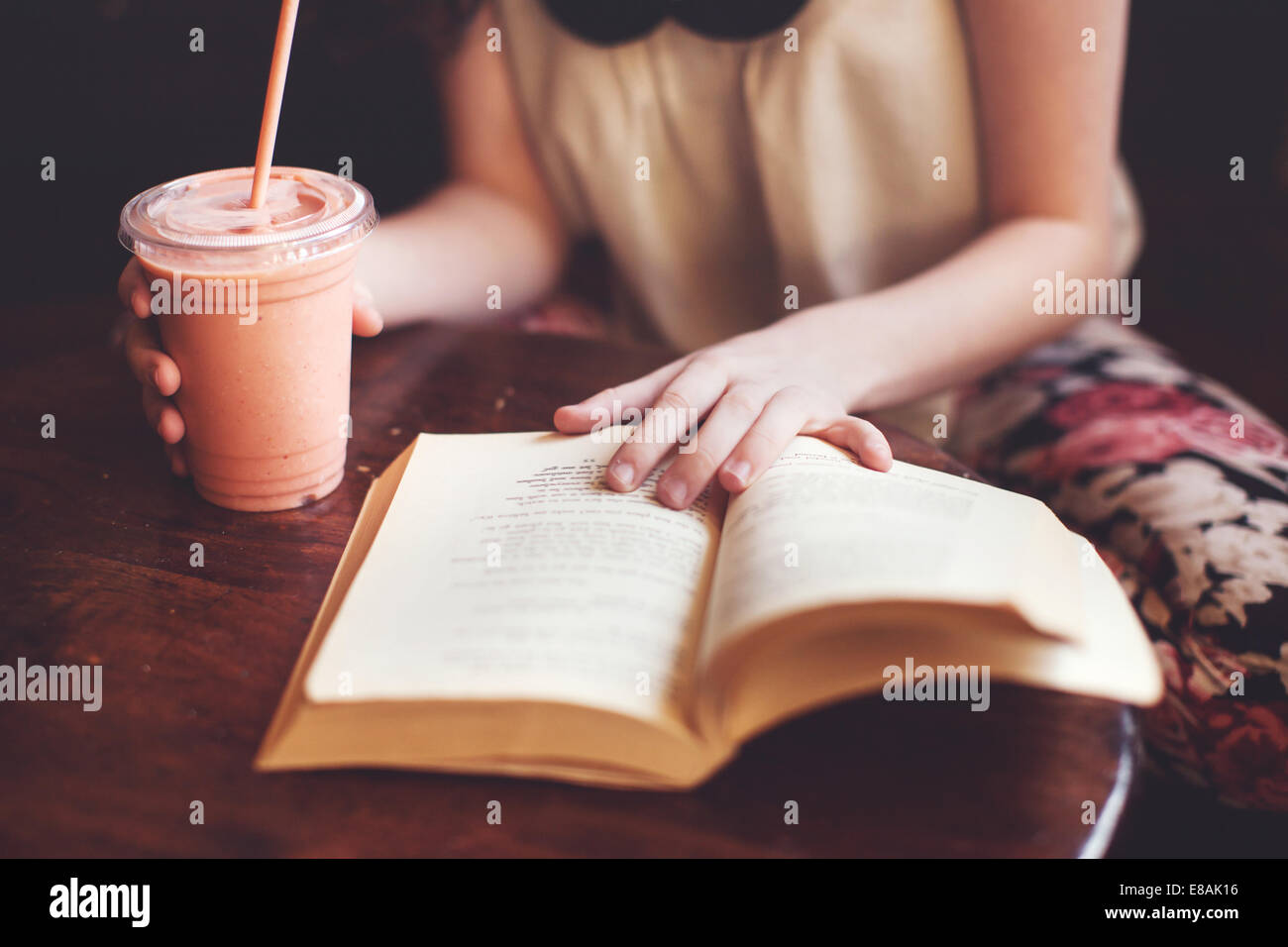 Book reading table hi-res stock photography and images - Alamy