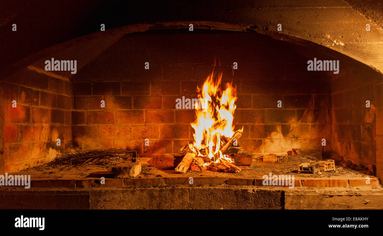 Fire burning hi-res stock photography and images - Alamy