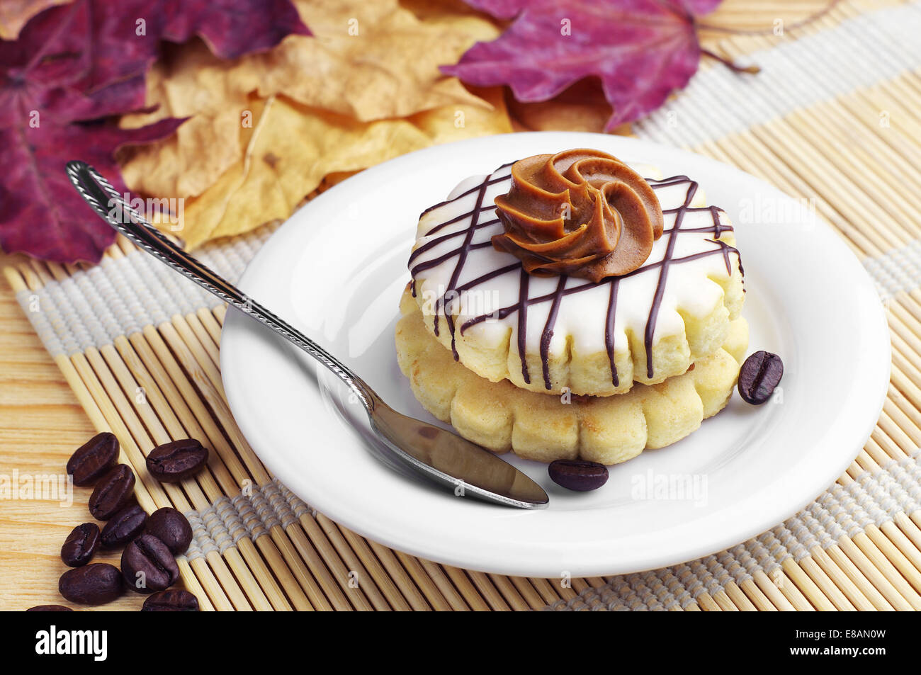 Round cake hi-res stock photography and images - Alamy