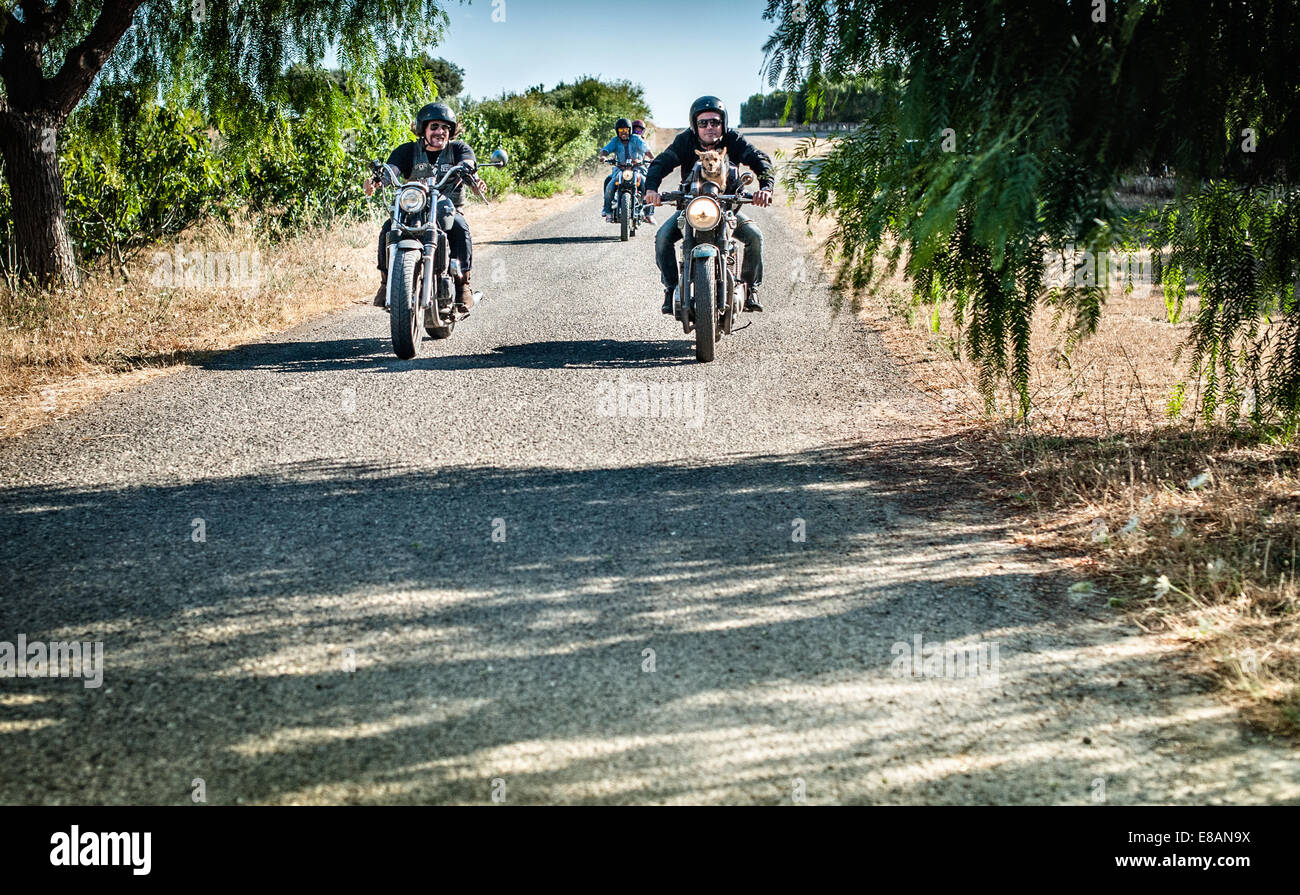 People riding motorcycles hi-res stock photography and images - Alamy