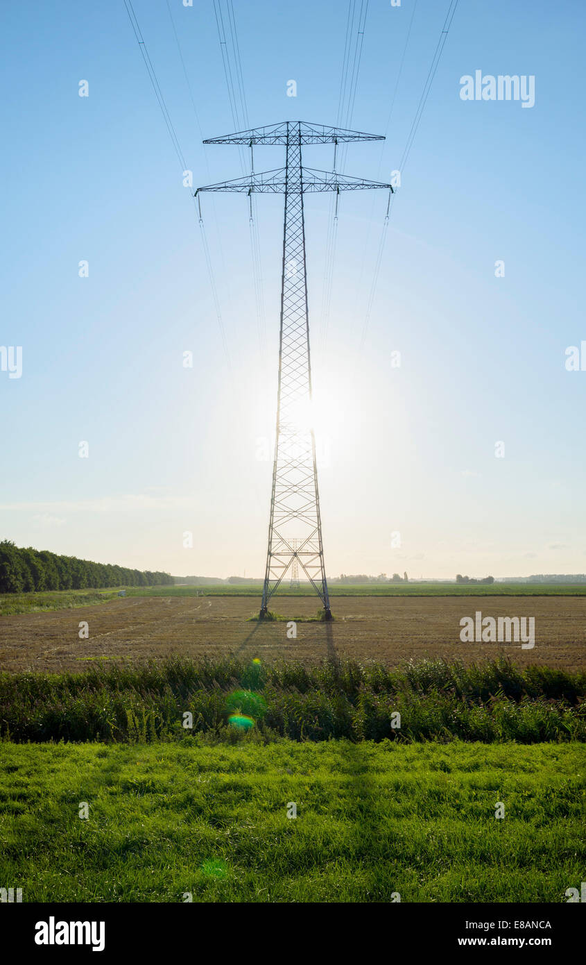 Lighting pylon hi-res stock photography and images - Alamy