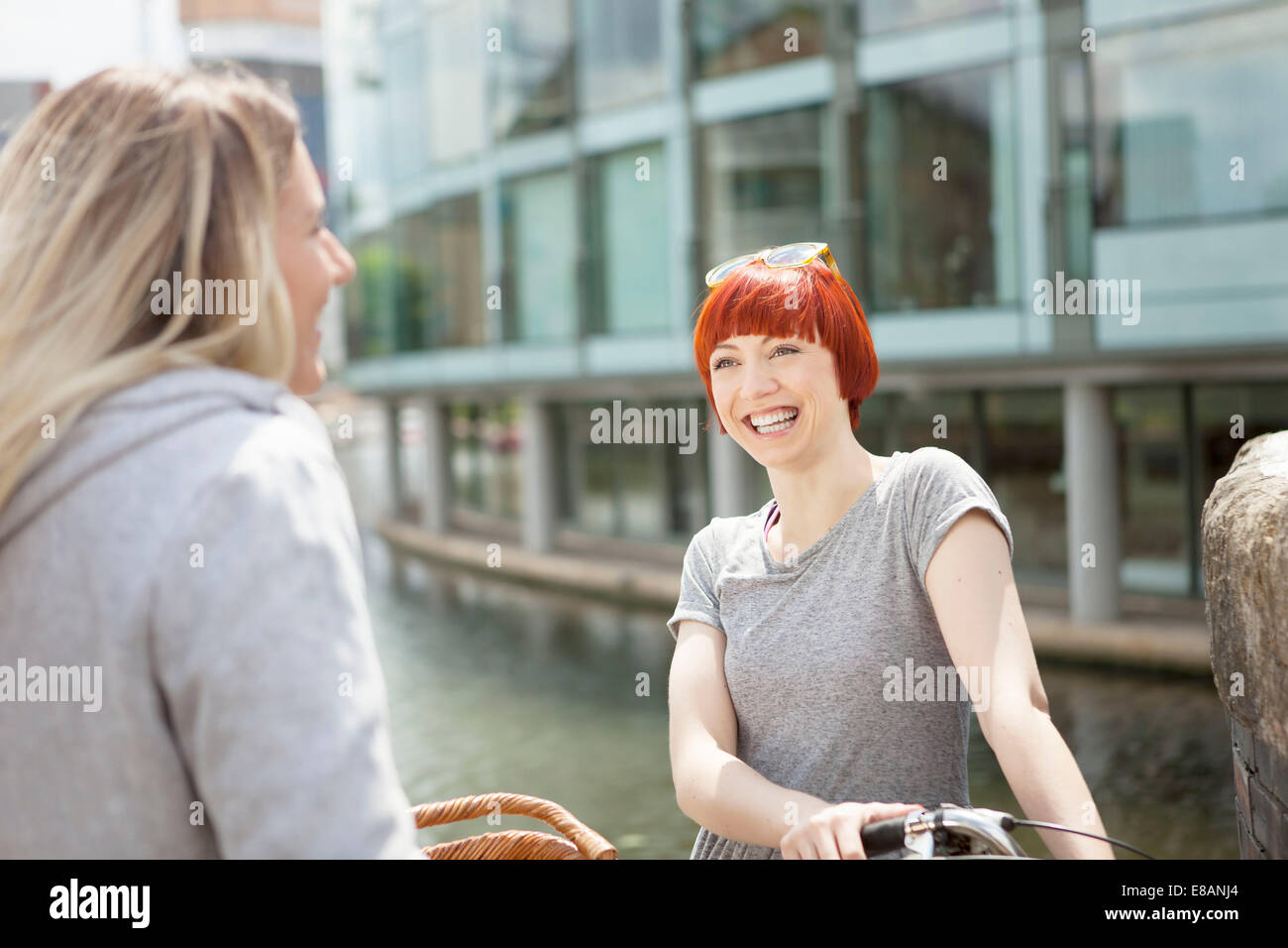Female friends laughing uk hi-res stock photography and images - Alamy
