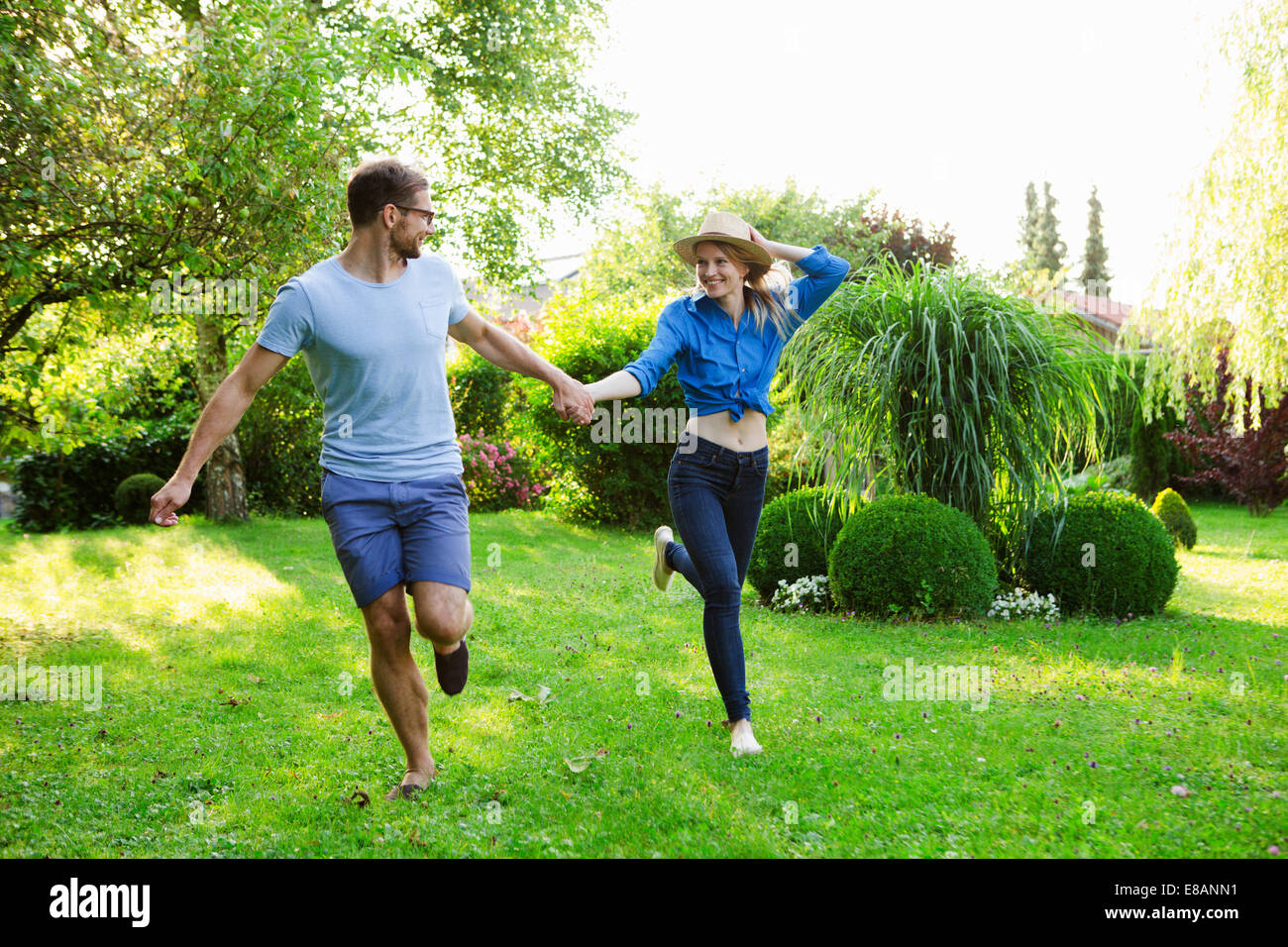 Man woman holding hands running hi-res stock photography and images - Alamy