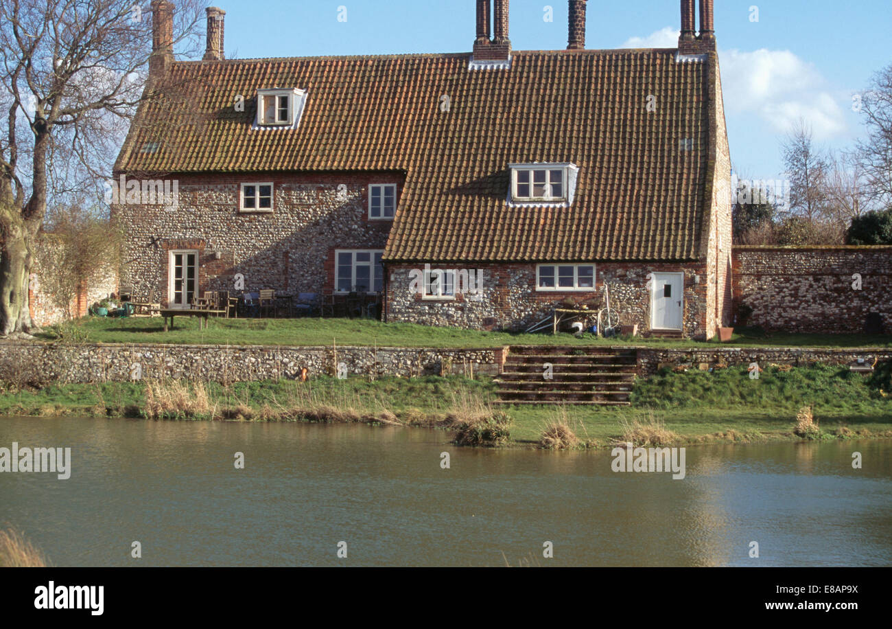 The flint house hi-res stock photography and images - Alamy