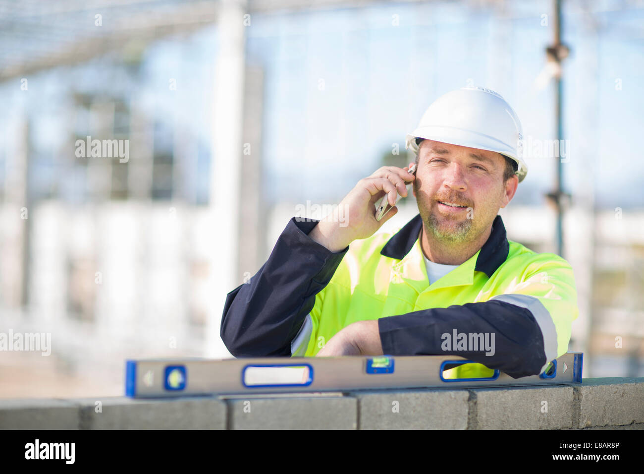 Builder spirit level hi-res stock photography and images - Alamy