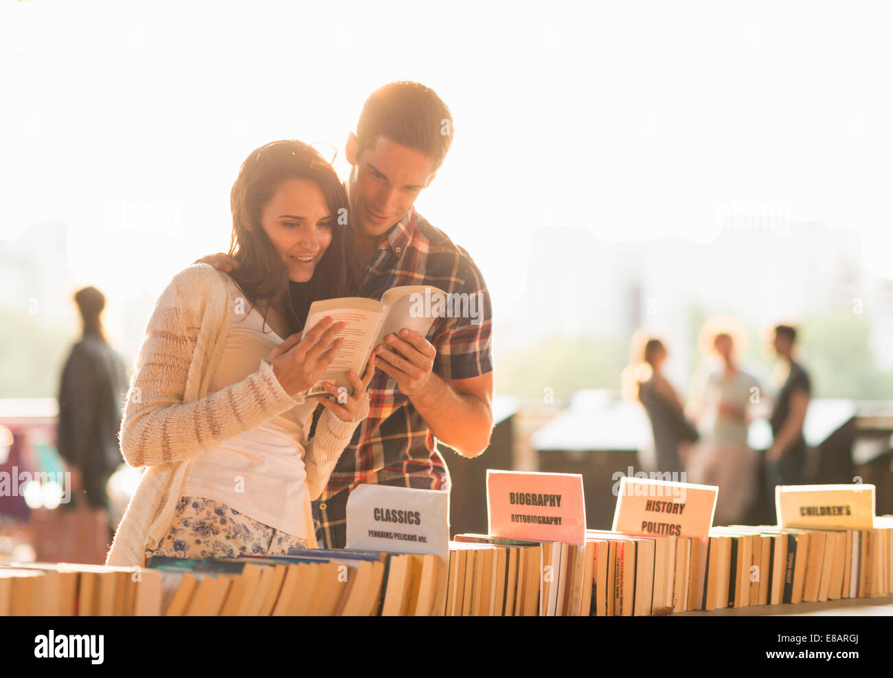 Second hand book stall hi-res stock photography and images - Alamy