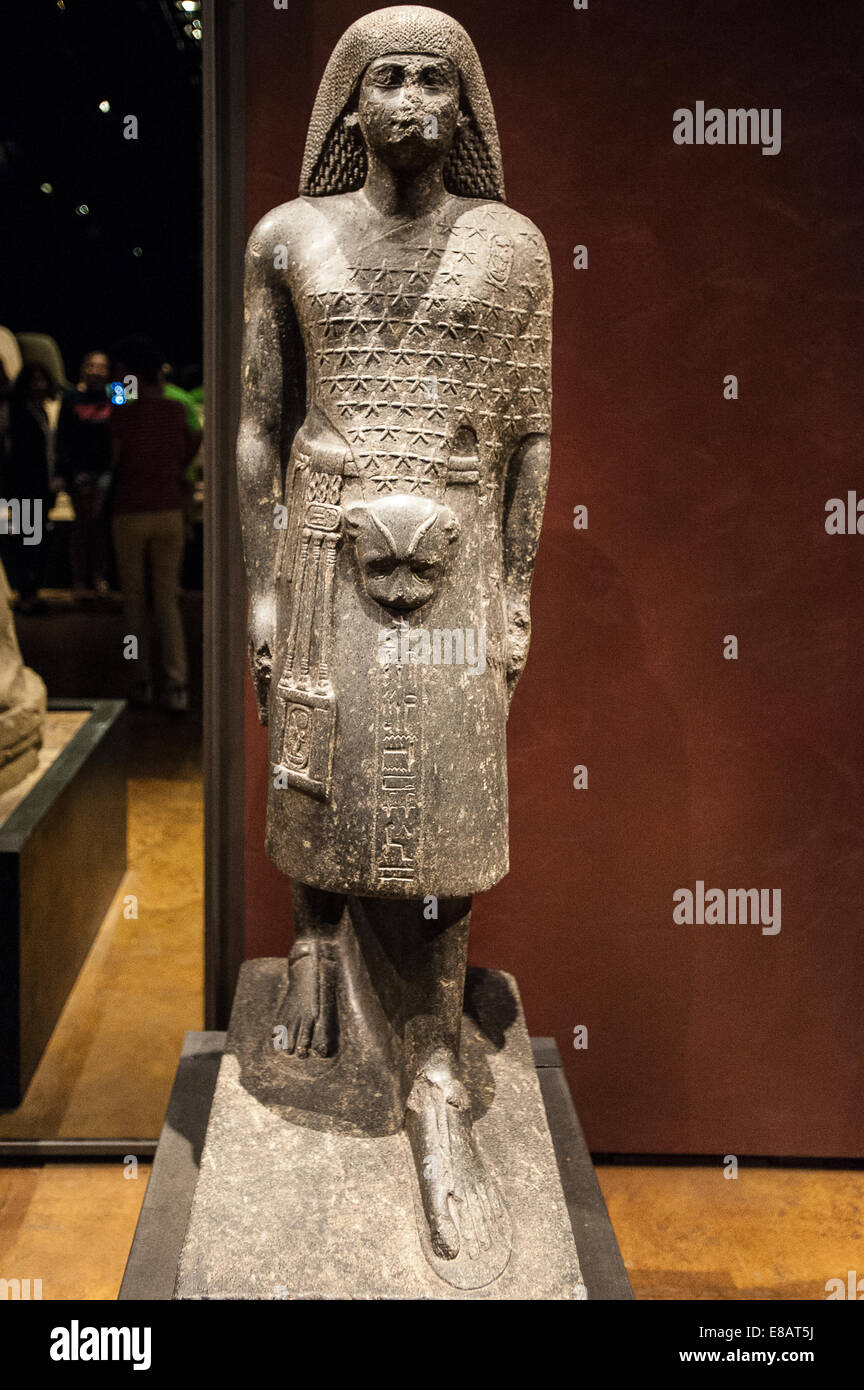 Ancient egyptian priest hi-res stock photography and images - Alamy