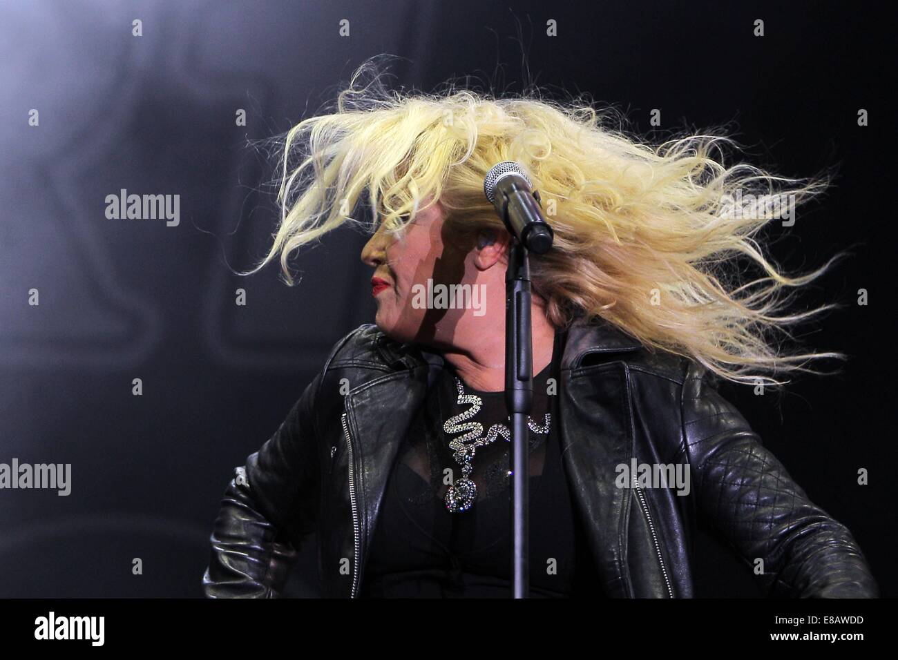 British singer kim wilde performs hi-res stock photography and images ...