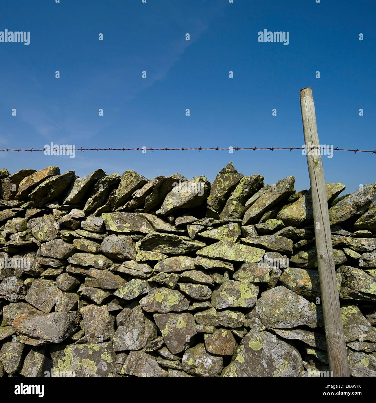 Traditional slate fence hi-res stock photography and images - Alamy