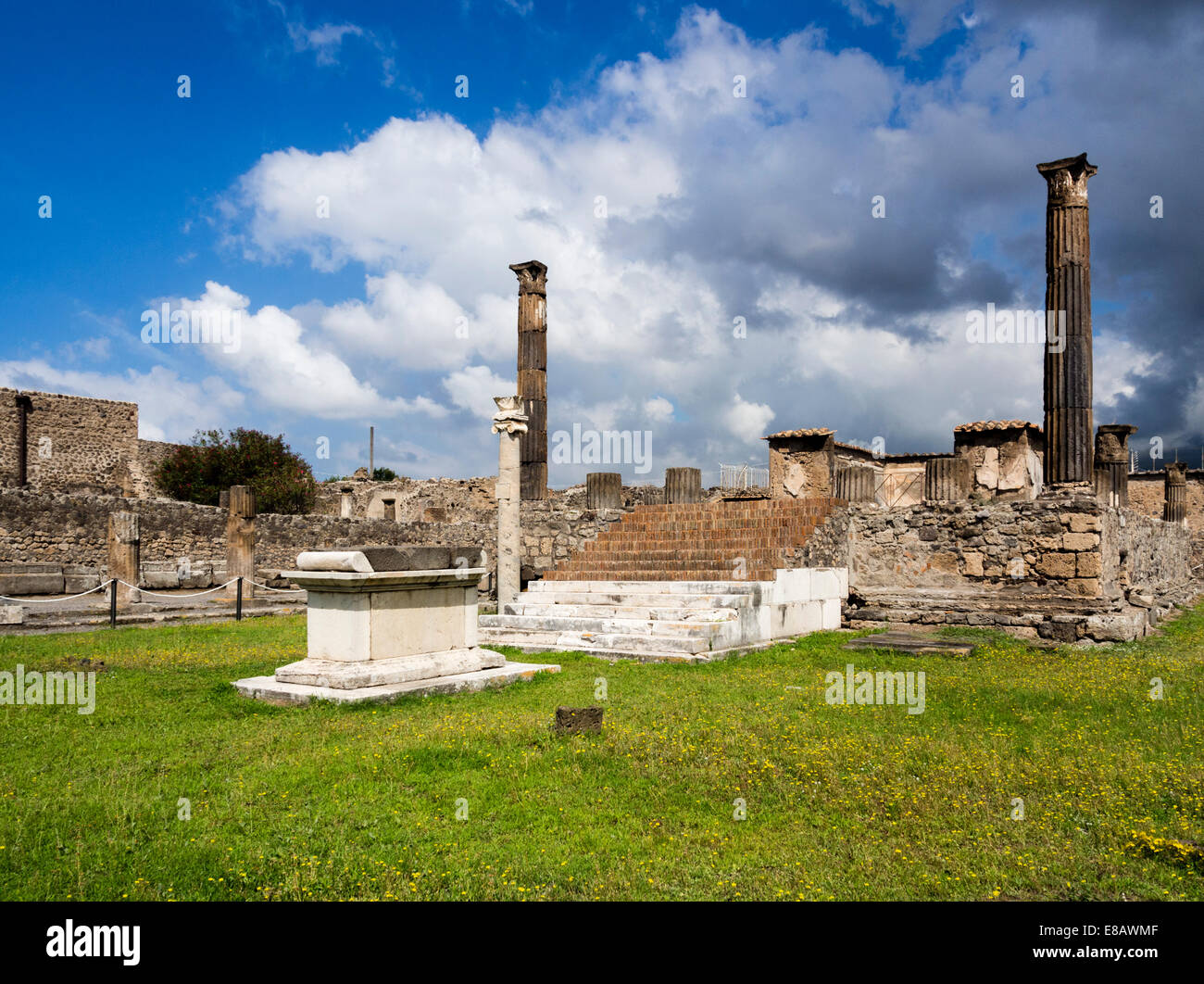 Pompeii ruins hi-res stock photography and images - Alamy