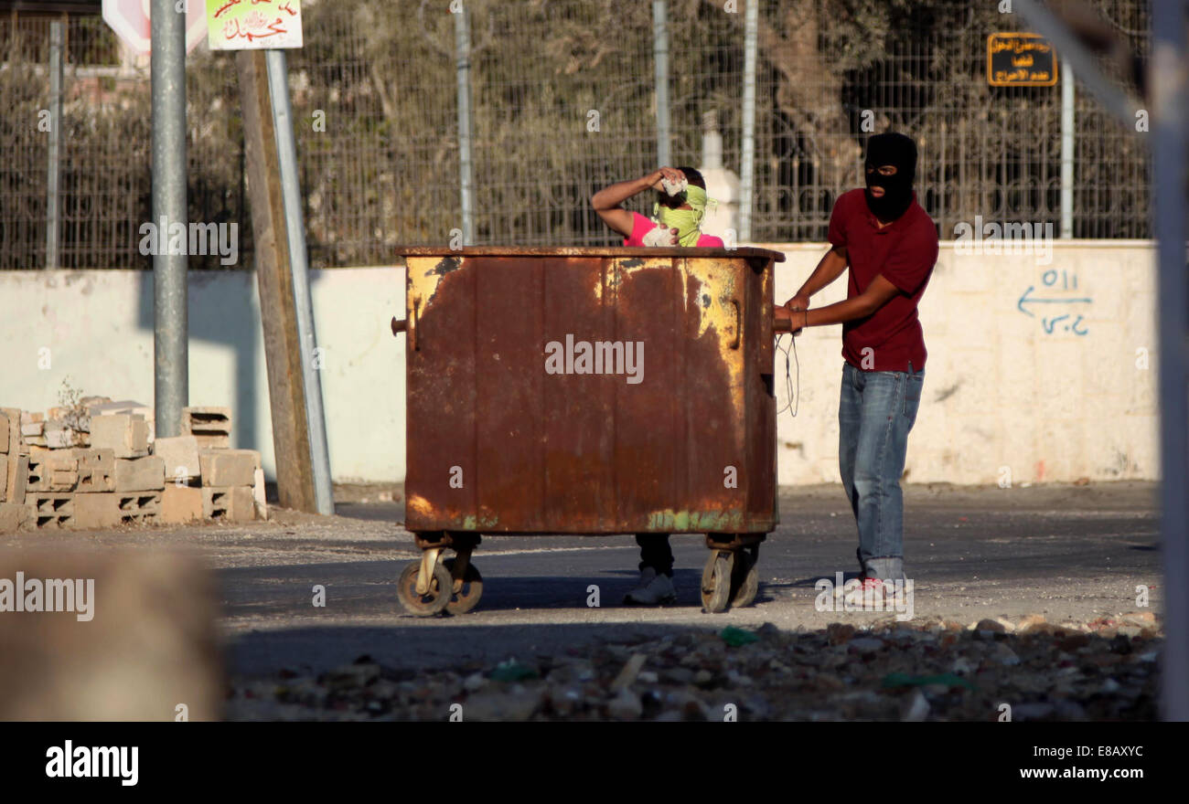 Silwad, West Bank, Palestinian Territory. 4th Oct, 2014. Masked ...