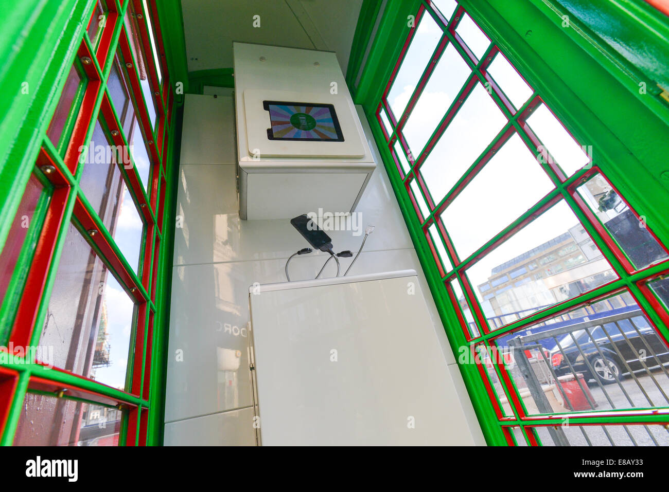 Solar powered stations hi-res stock photography and images - Alamy