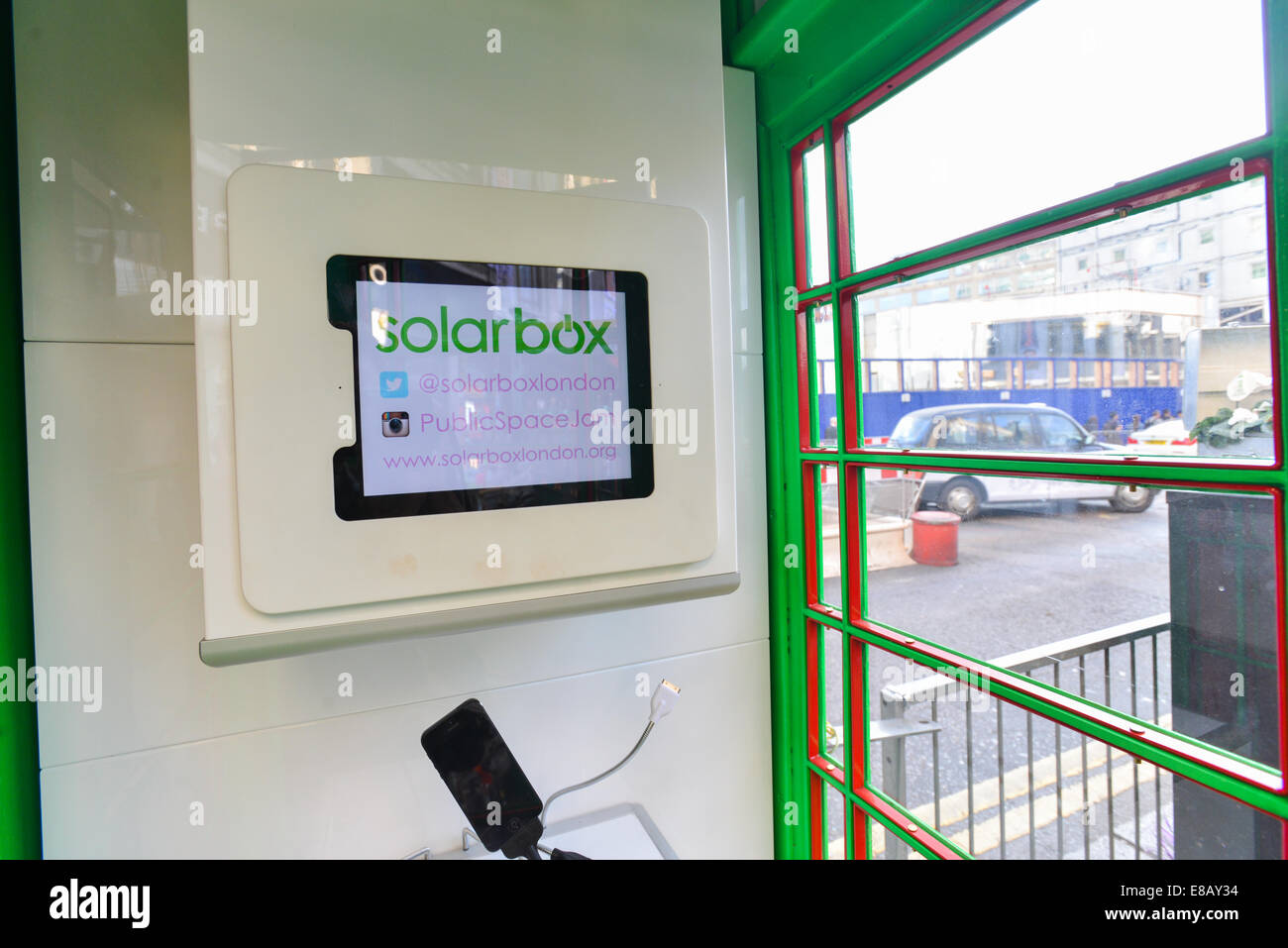 Solarbox green telephone boxes hi-res stock photography and images - Alamy