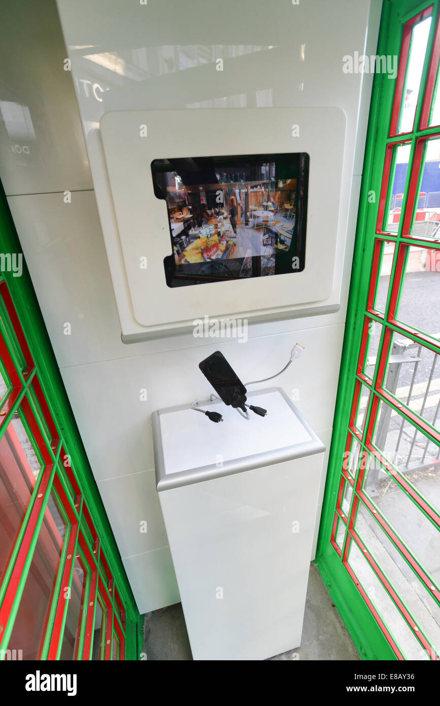 Solarbox green telephone boxes hi-res stock photography and images - Alamy