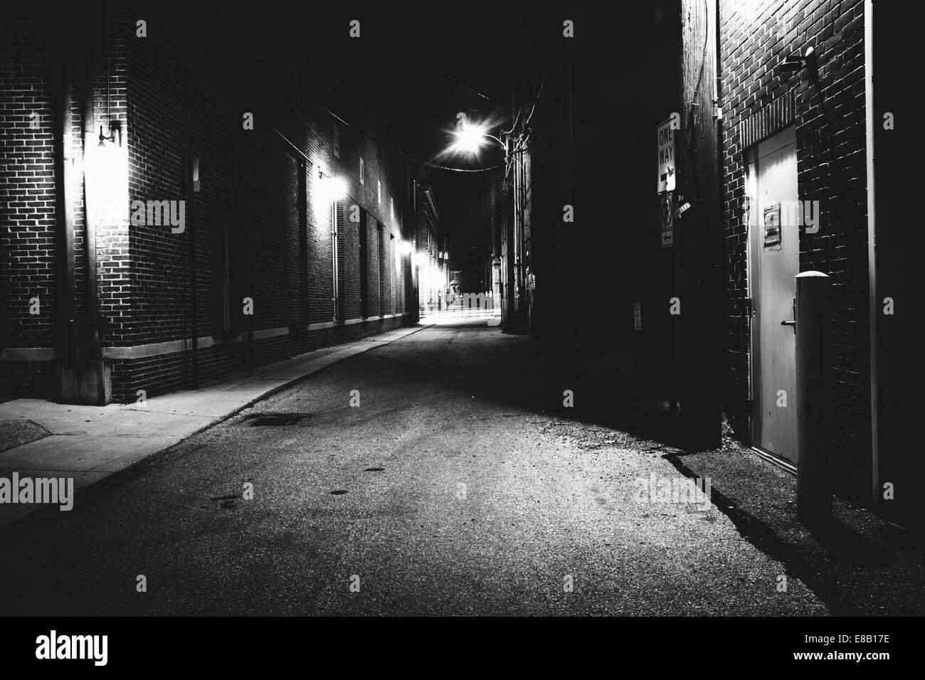 Lights in dark alley Black and White Stock Photos & Images - Alamy
