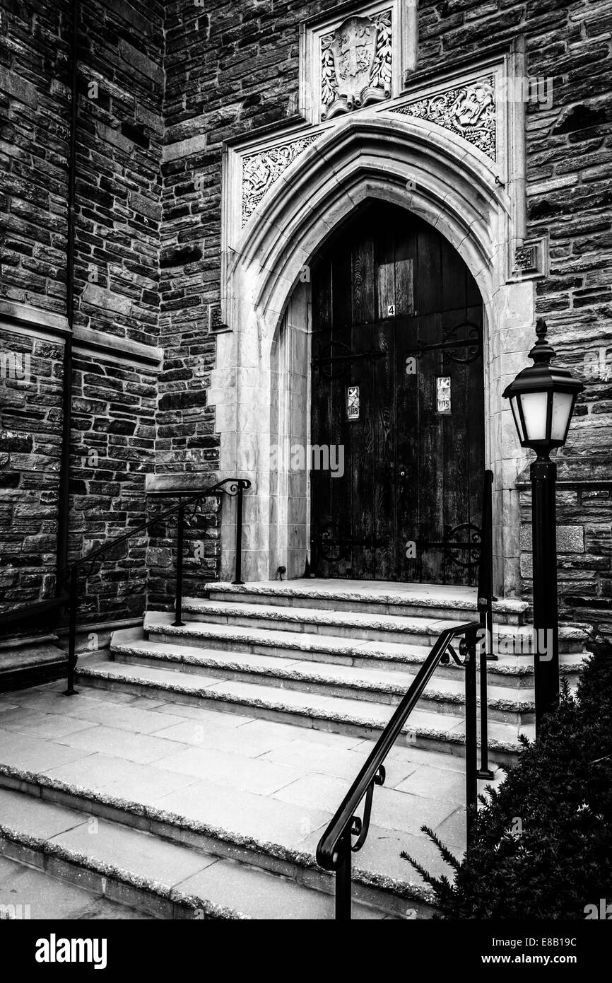 Steps in front of a building hi-res stock photography and images - Alamy