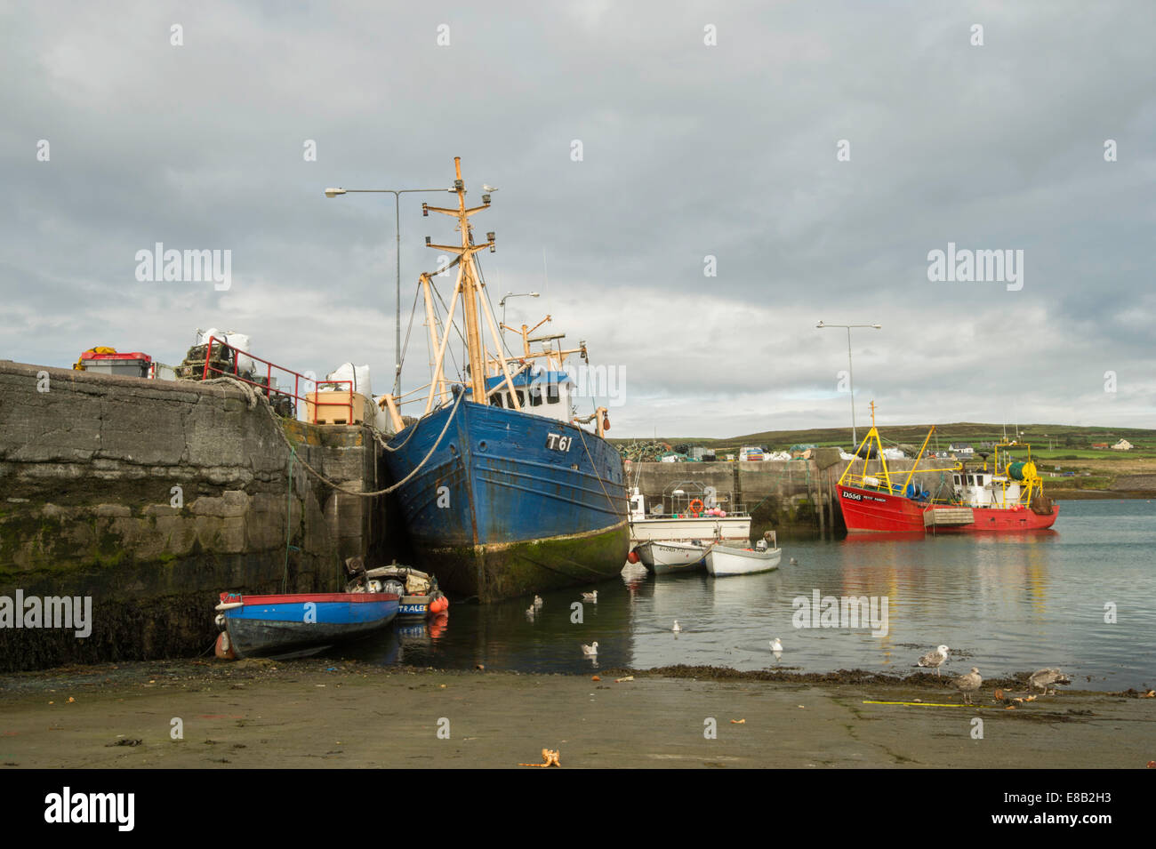 Portmagee harbour hi-res stock photography and images - Alamy