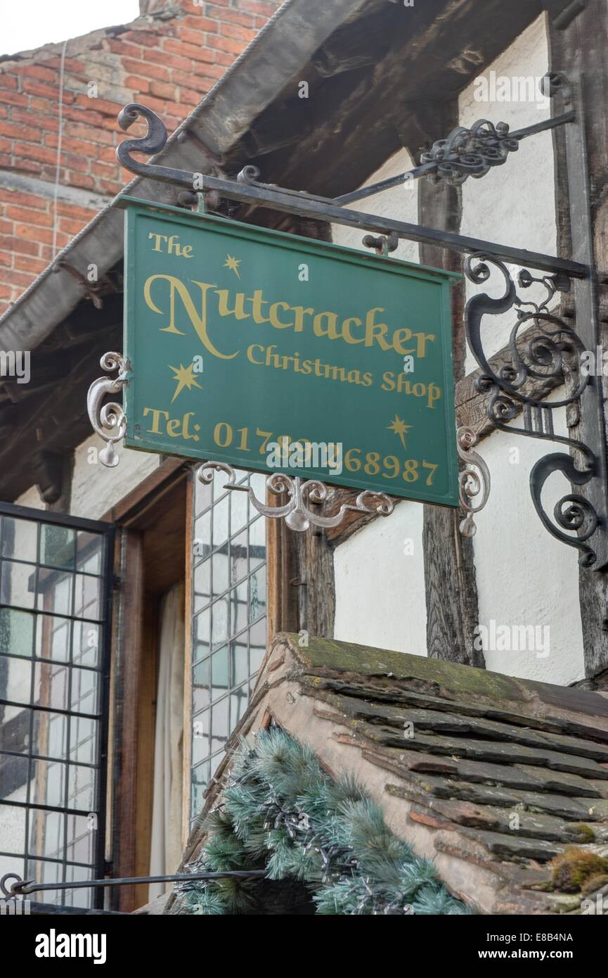 Shop sign hi-res stock photography and images - Alamy