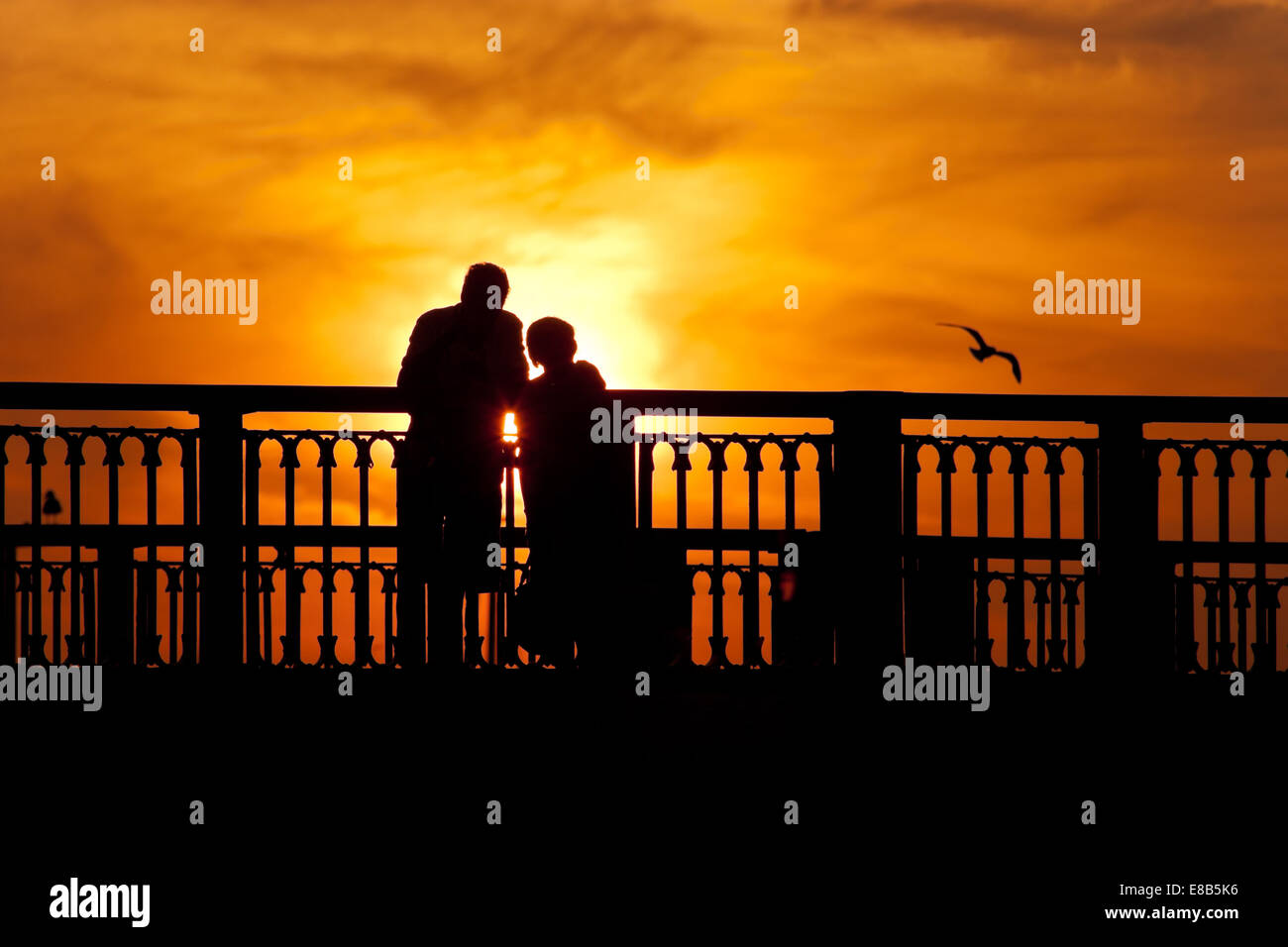 People standing on a bridge hi-res stock photography and images - Alamy