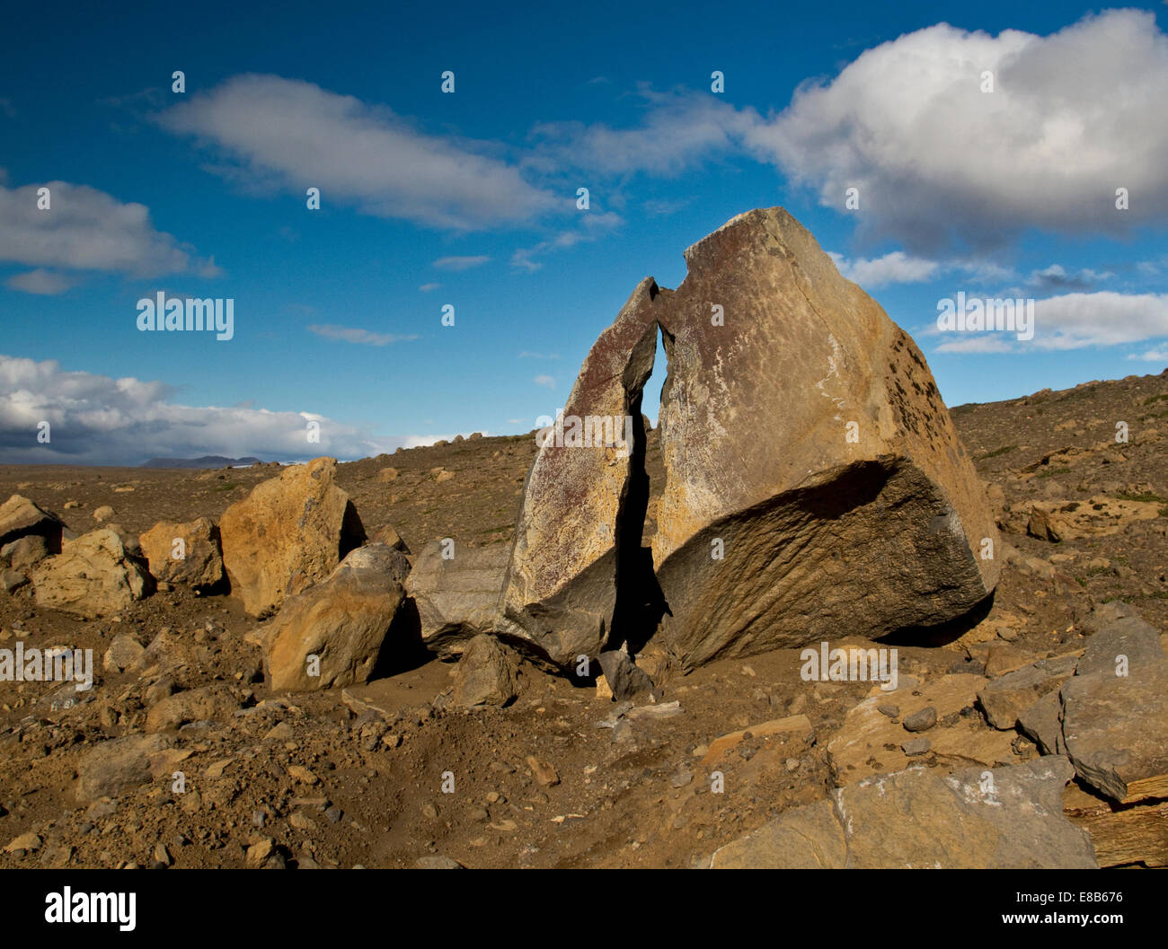 Cracked boulder hi-res stock photography and images - Alamy