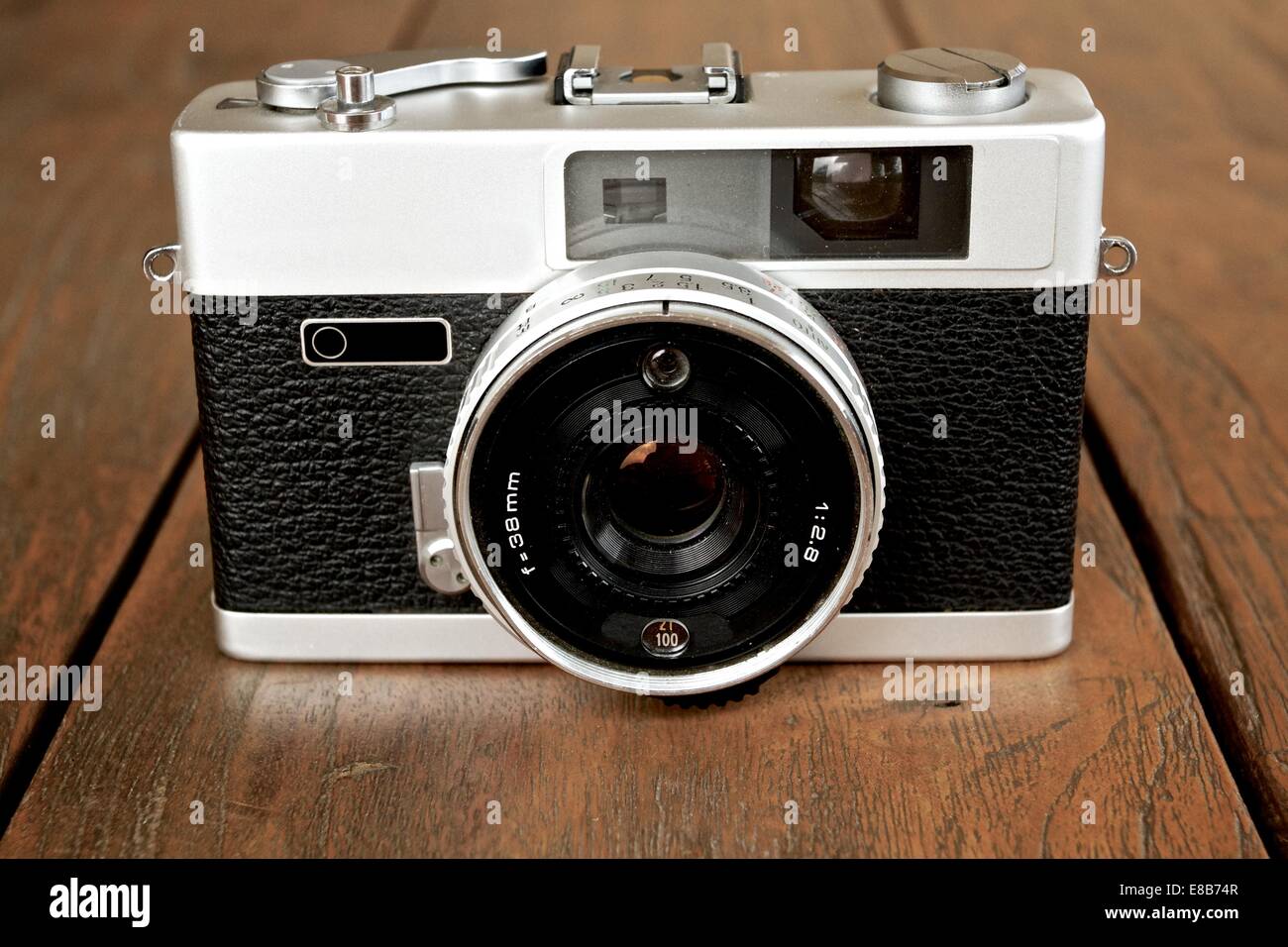 Camera vintage retro classic hi-res stock photography and images - Alamy