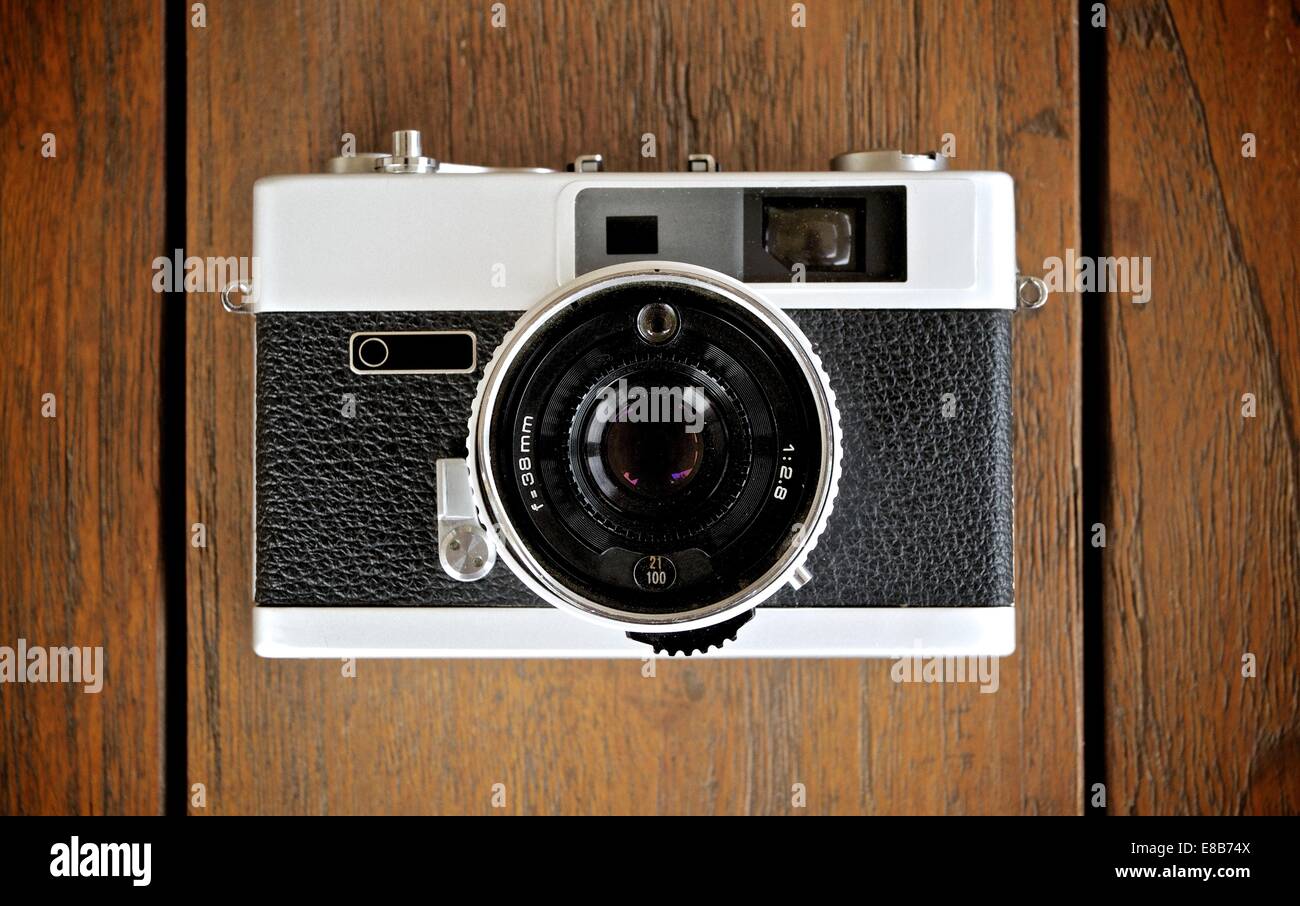 Analog film camera hi-res stock photography and images - Alamy