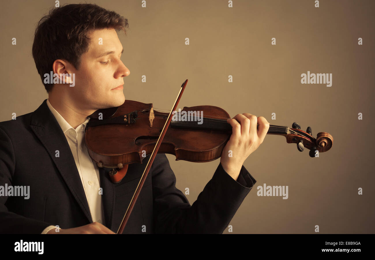 Man playing fiddler hi-res stock photography and images - Alamy