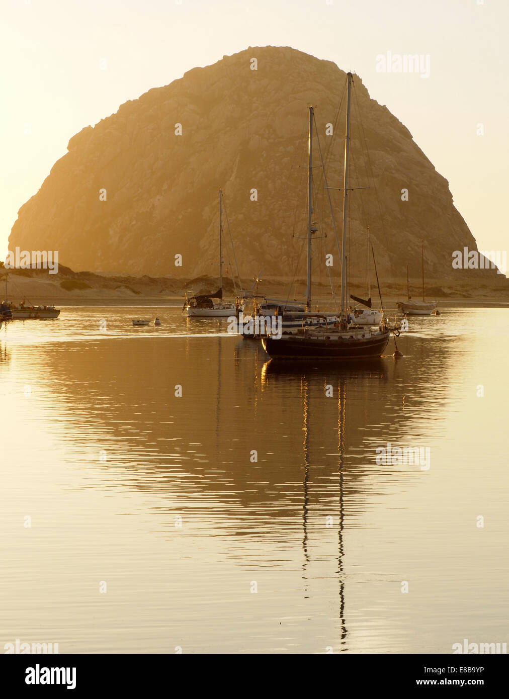 Morro rock in bay hi-res stock photography and images - Alamy