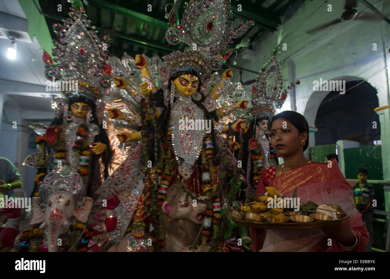Calcutta, Indian state West Bengal. 3rd Oct, 2014. An Indian Hindu ...