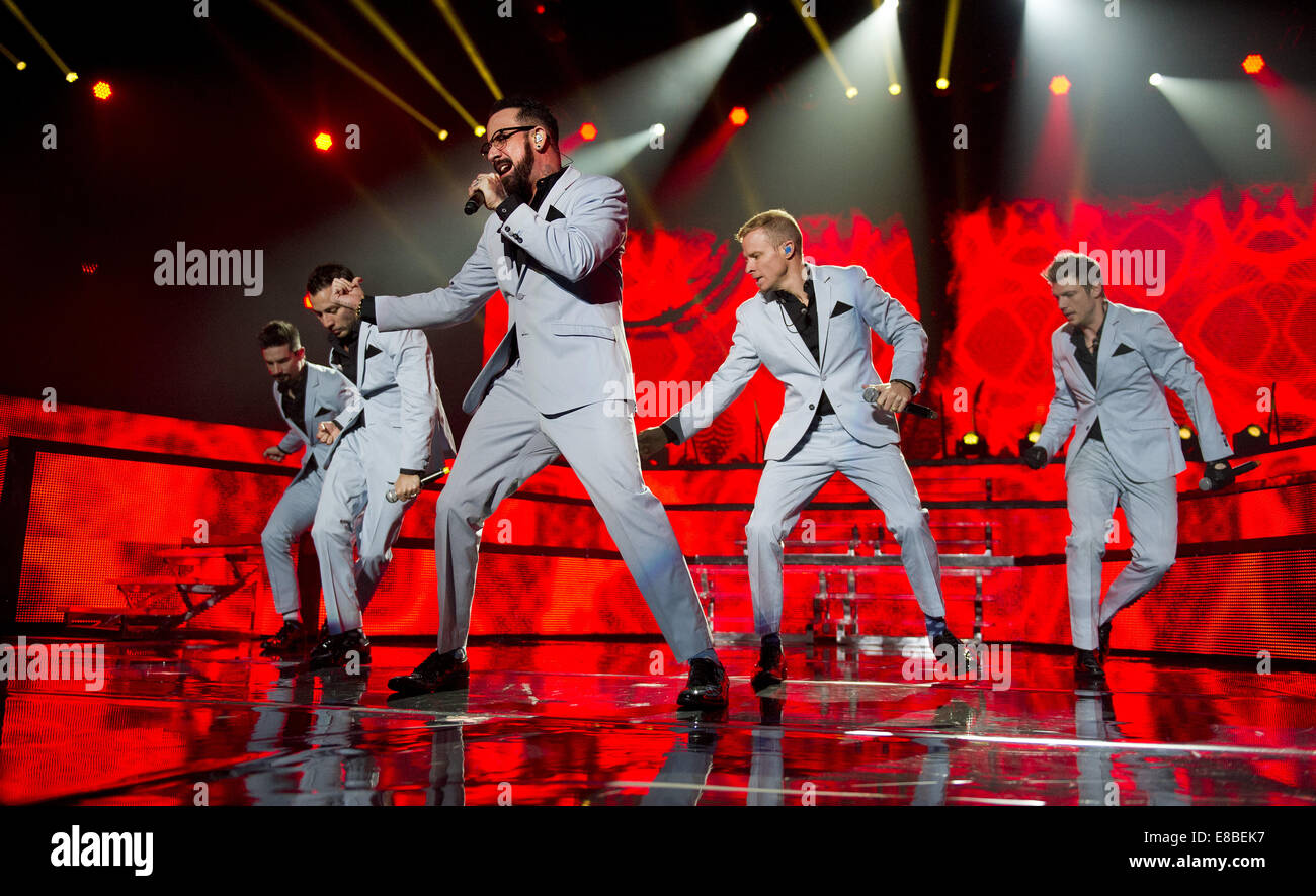 Backstreet boys performing hi-res stock photography and images - Alamy