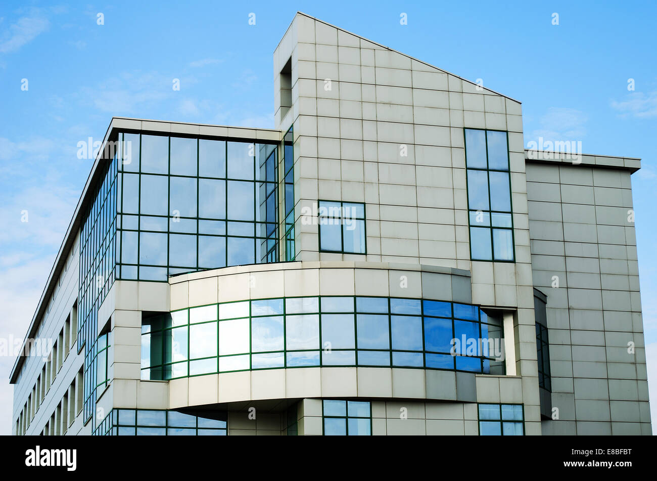 Exterior of glass building hi-res stock photography and images - Alamy