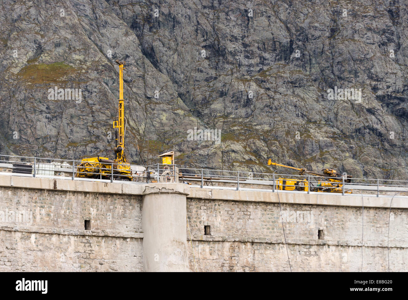 Drilling rig mountain hi-res stock photography and images - Alamy