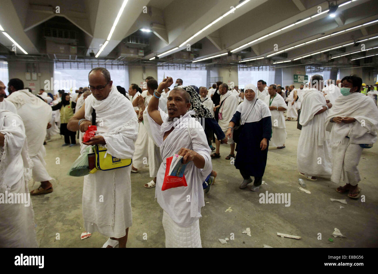 Mina, Mecca, Saudi Arabia. 4th Oct, 2014. Muslim pilgrims cast stones ...