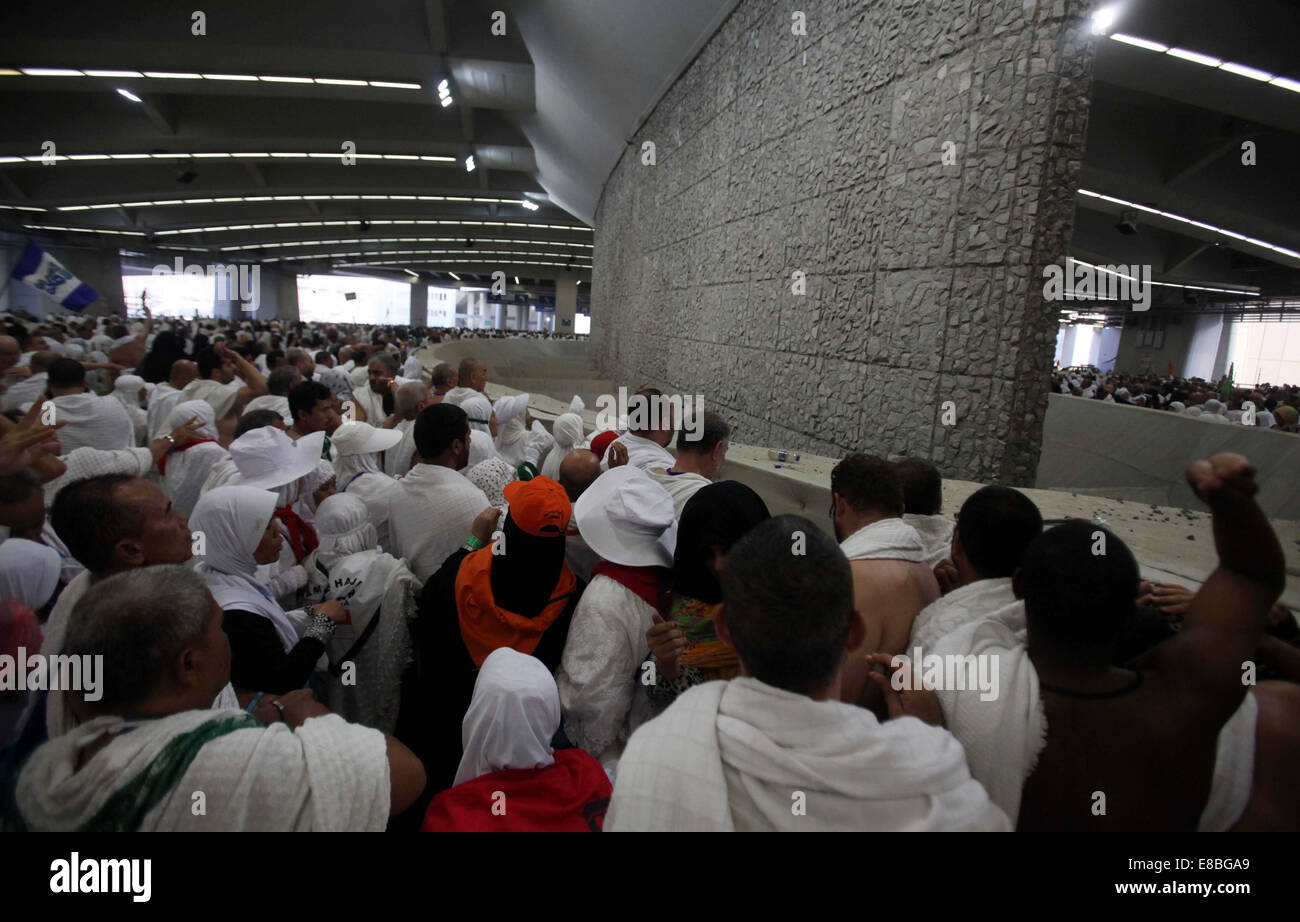 Jamarat stones hi-res stock photography and images - Alamy