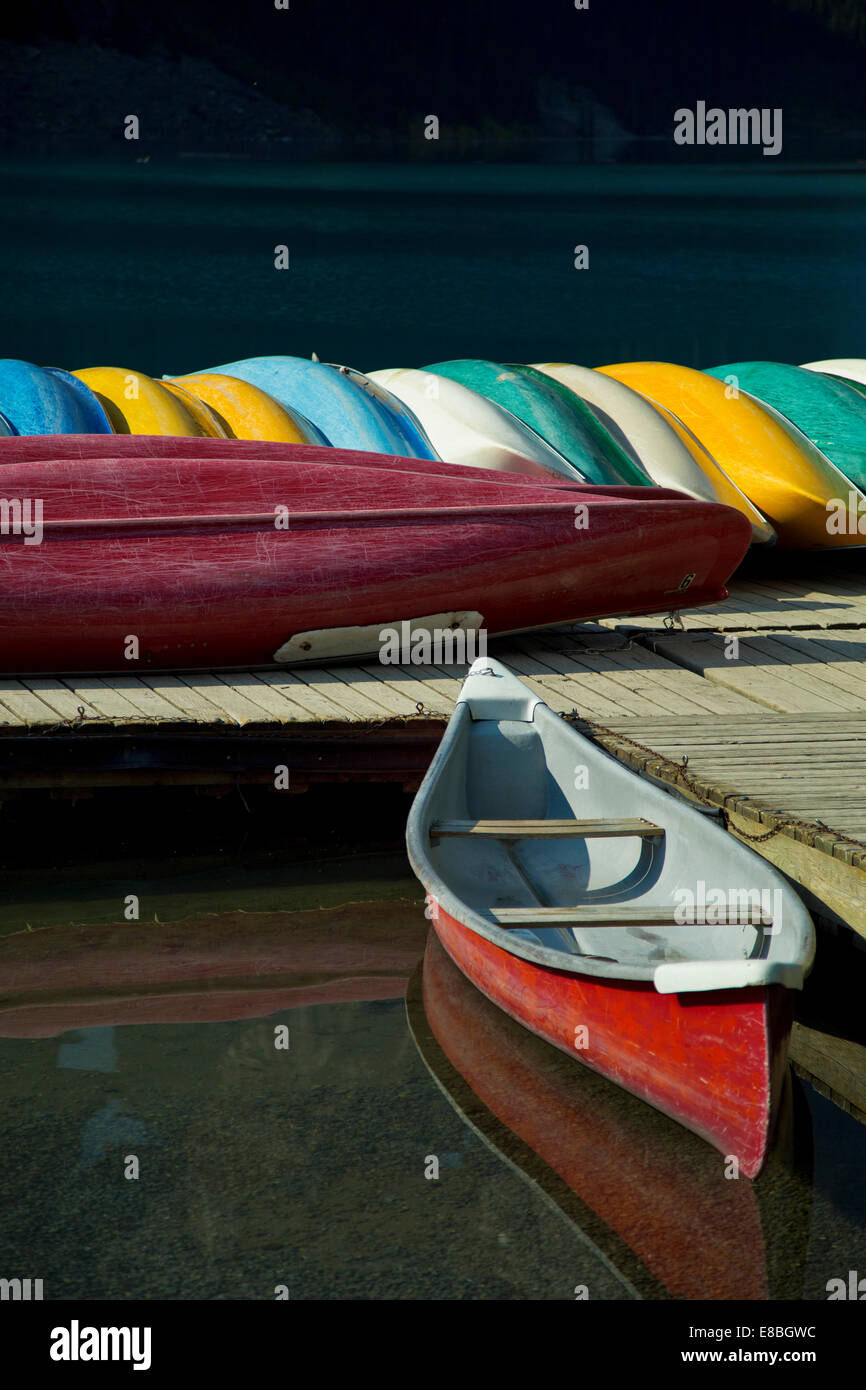 Yellow and red kayaks hi-res stock photography and images - Alamy