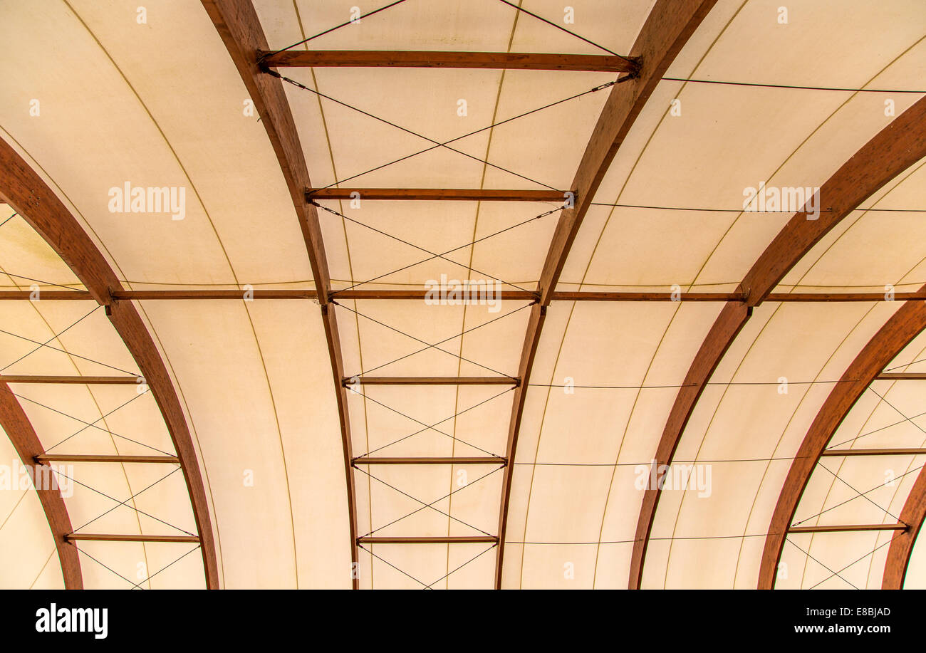 Curvy structure hi-res stock photography and images - Alamy