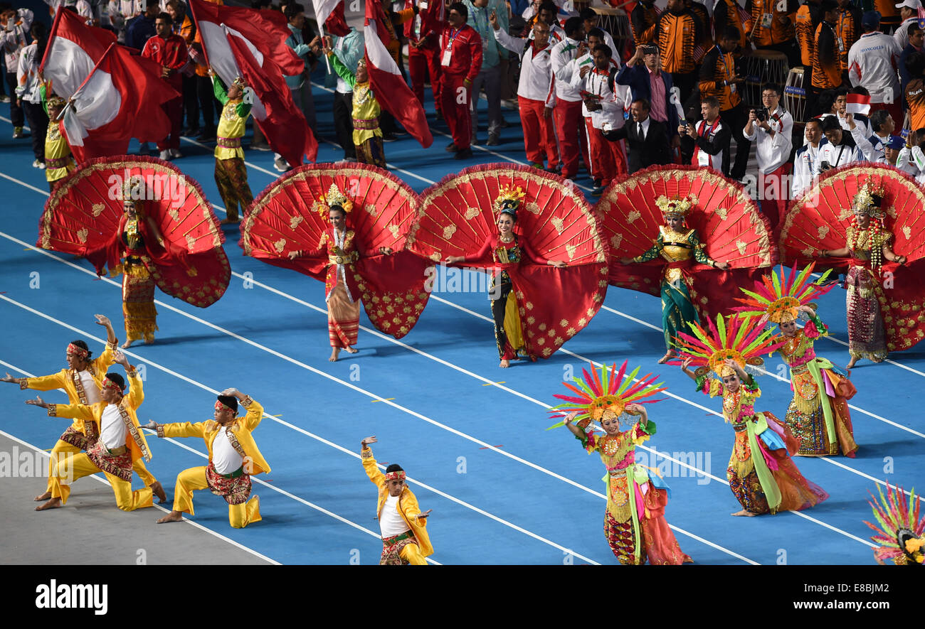 Incheon, South Korea. 4th Oct, 2014. Actors of Indonesia hosting the ...