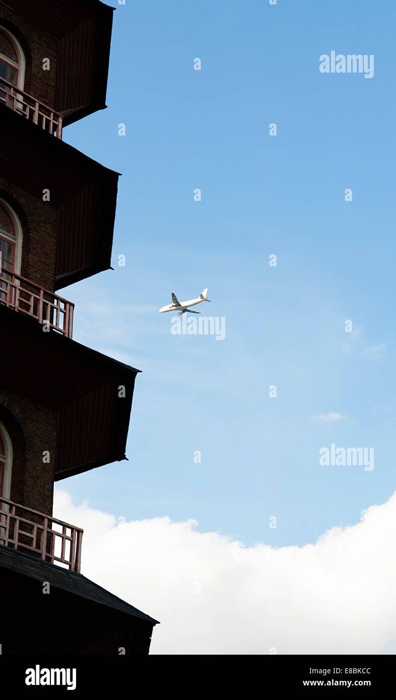 Overhead passes hi-res stock photography and images - Alamy
