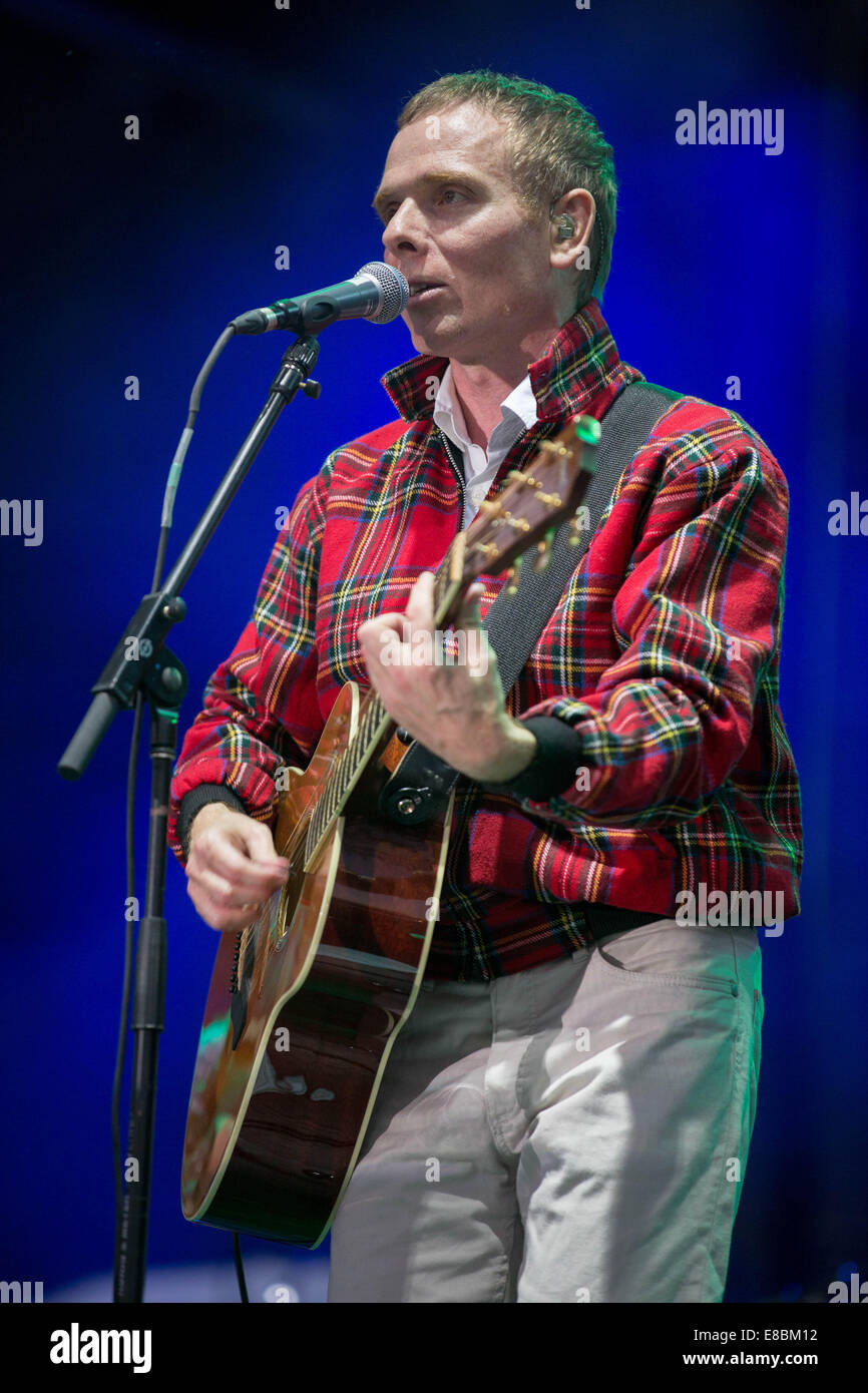 Stuart murdoch belle and sebastian hi-res stock photography and images ...