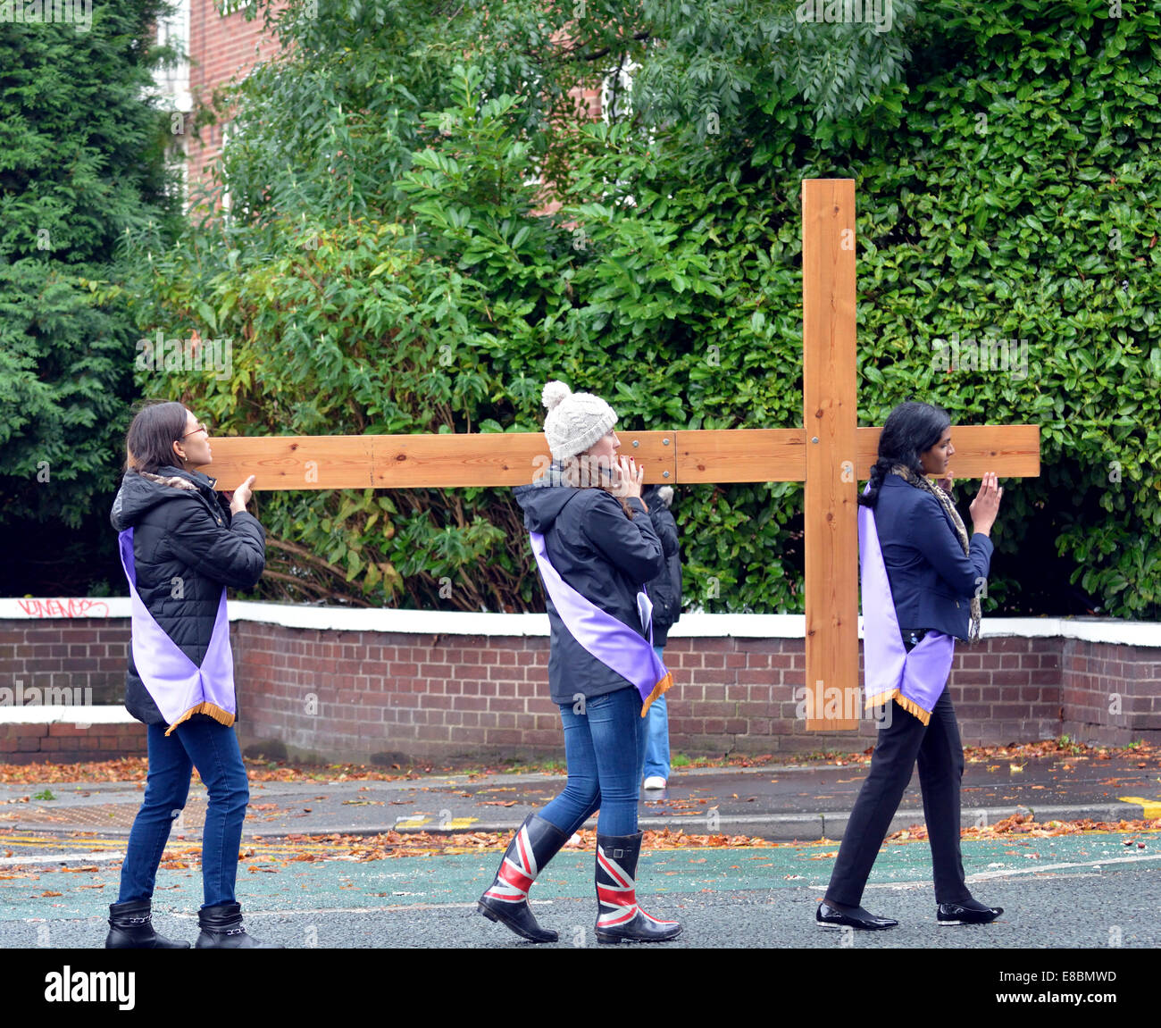 Procession statue mary prayers hi-res stock photography and images - Alamy
