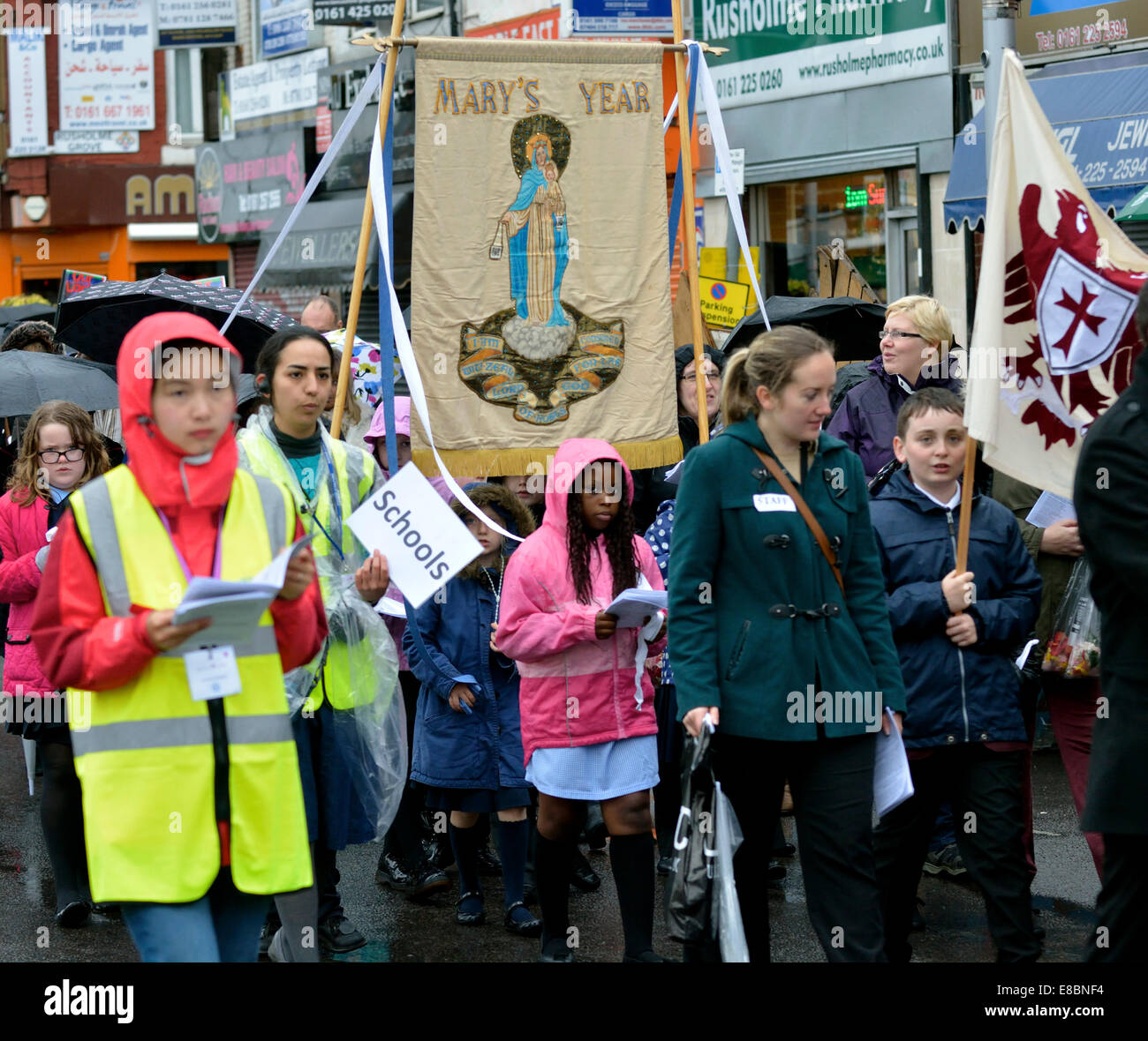 Catholics uk church service hi-res stock photography and images - Alamy