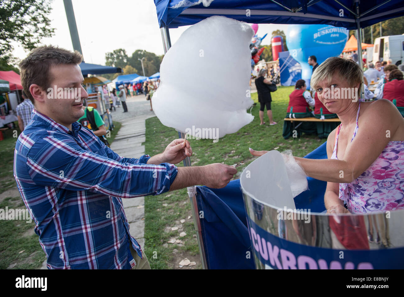 Candy floss machine hi-res stock photography and images - Alamy